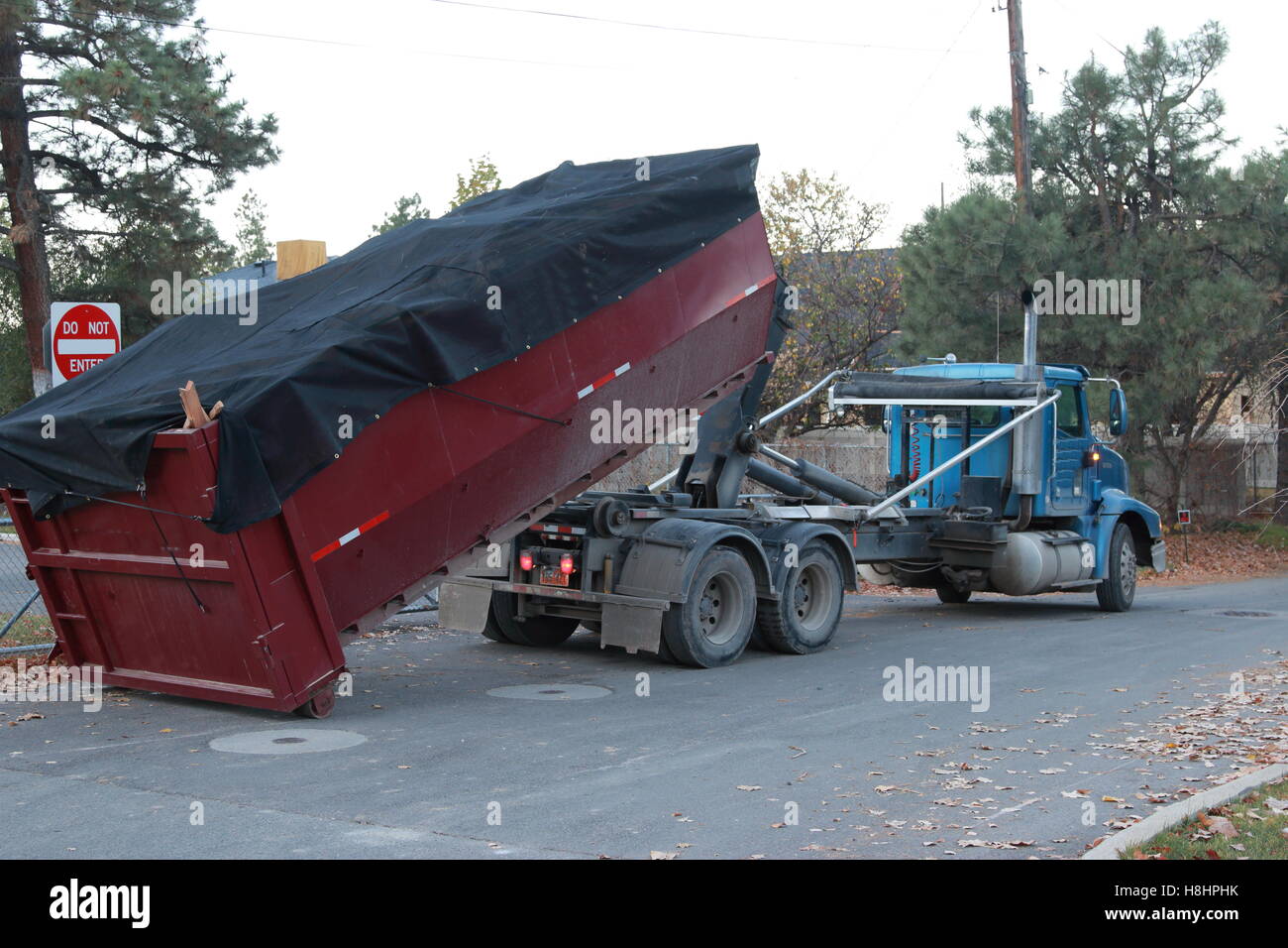 Bin truck hi-res stock photography and images - Alamy