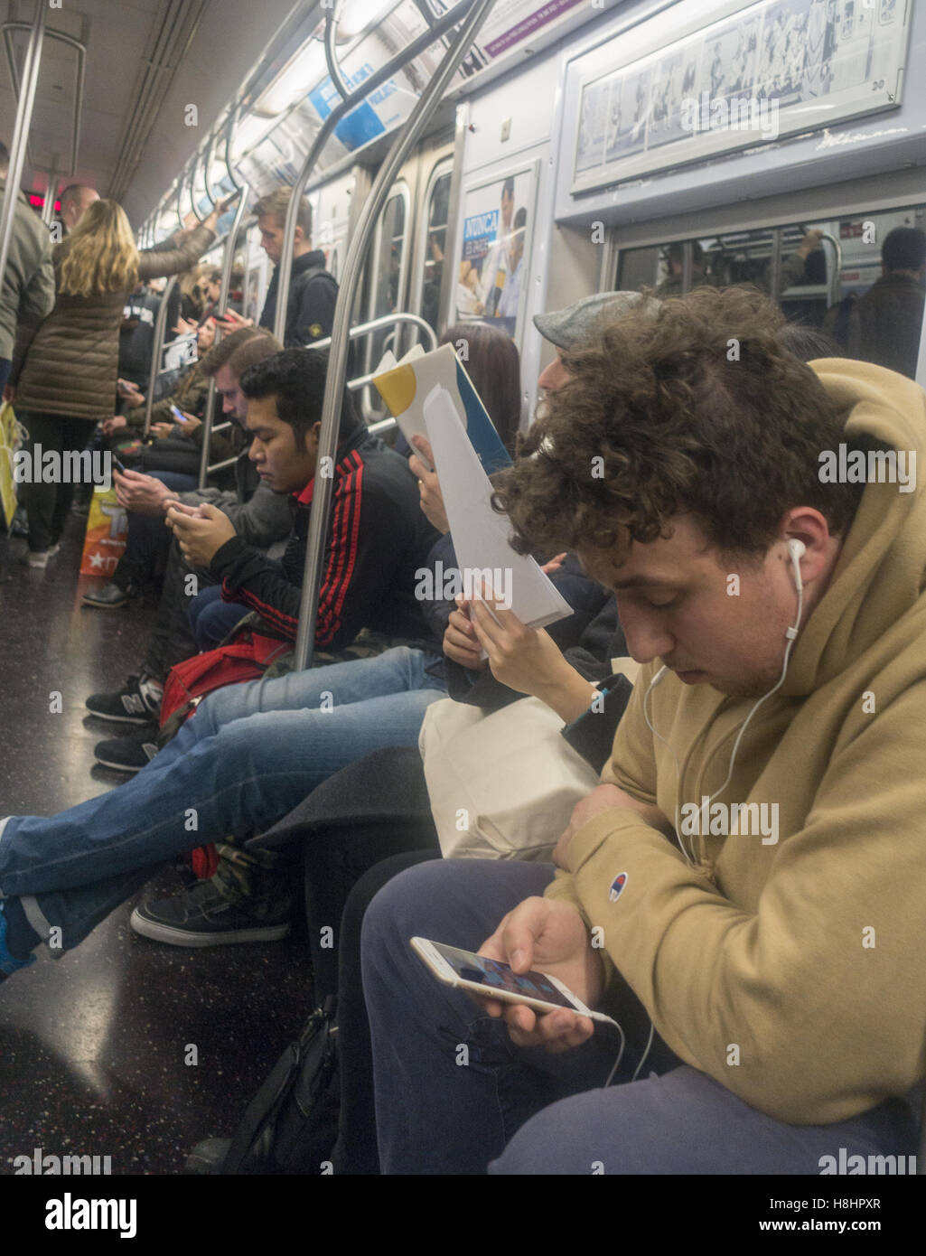 People using phones train hi-res stock photography and images - Alamy