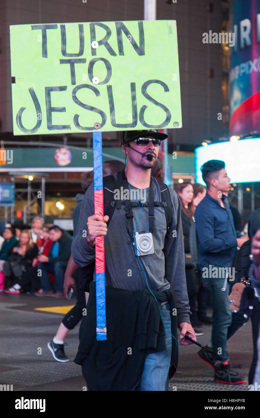 Turn to jesus sign times square hi-res stock photography and images - Alamy