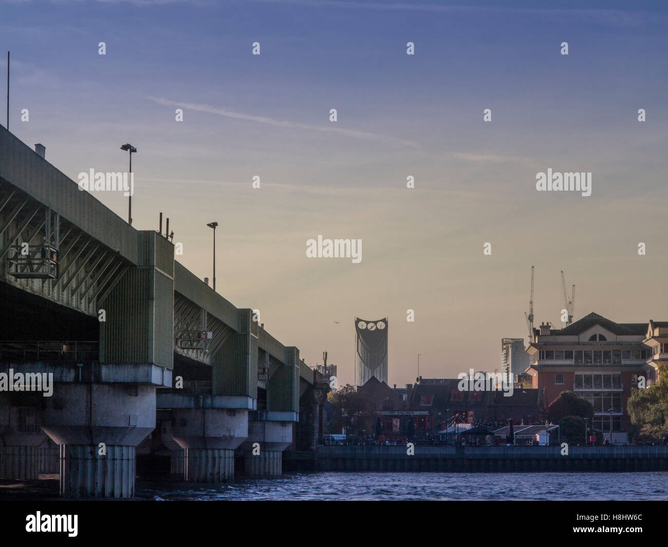 London: Cannon Street Railway Bridge and the Strata building Stock ...