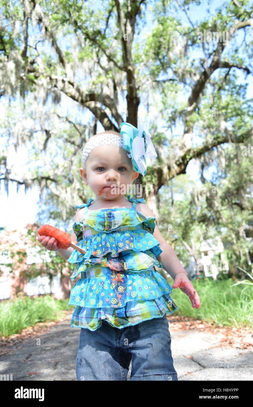 Popsicle kids on bright day hi-res stock photography and images - Alamy