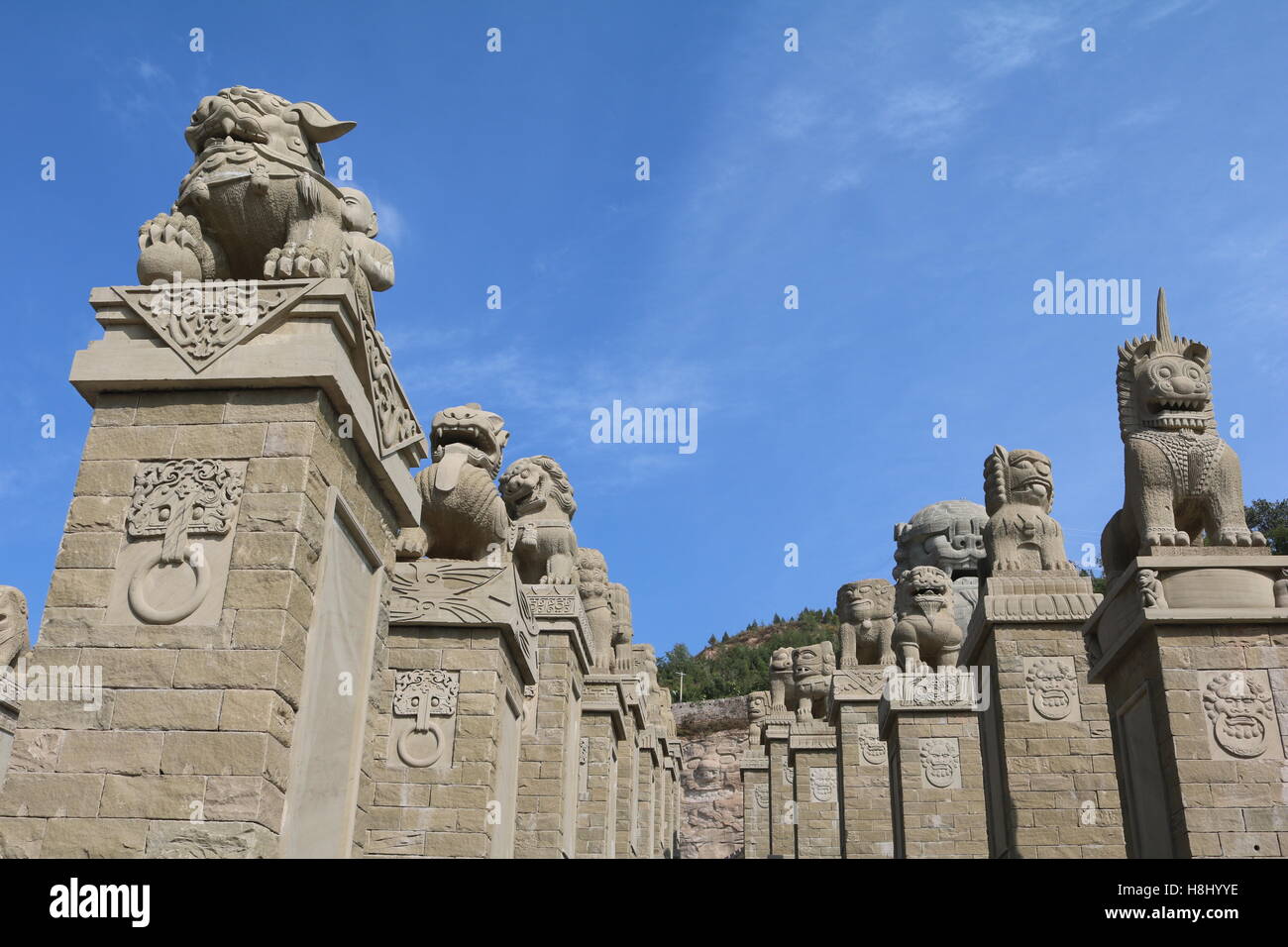 Chinese guardian statues hi-res stock photography and images - Alamy