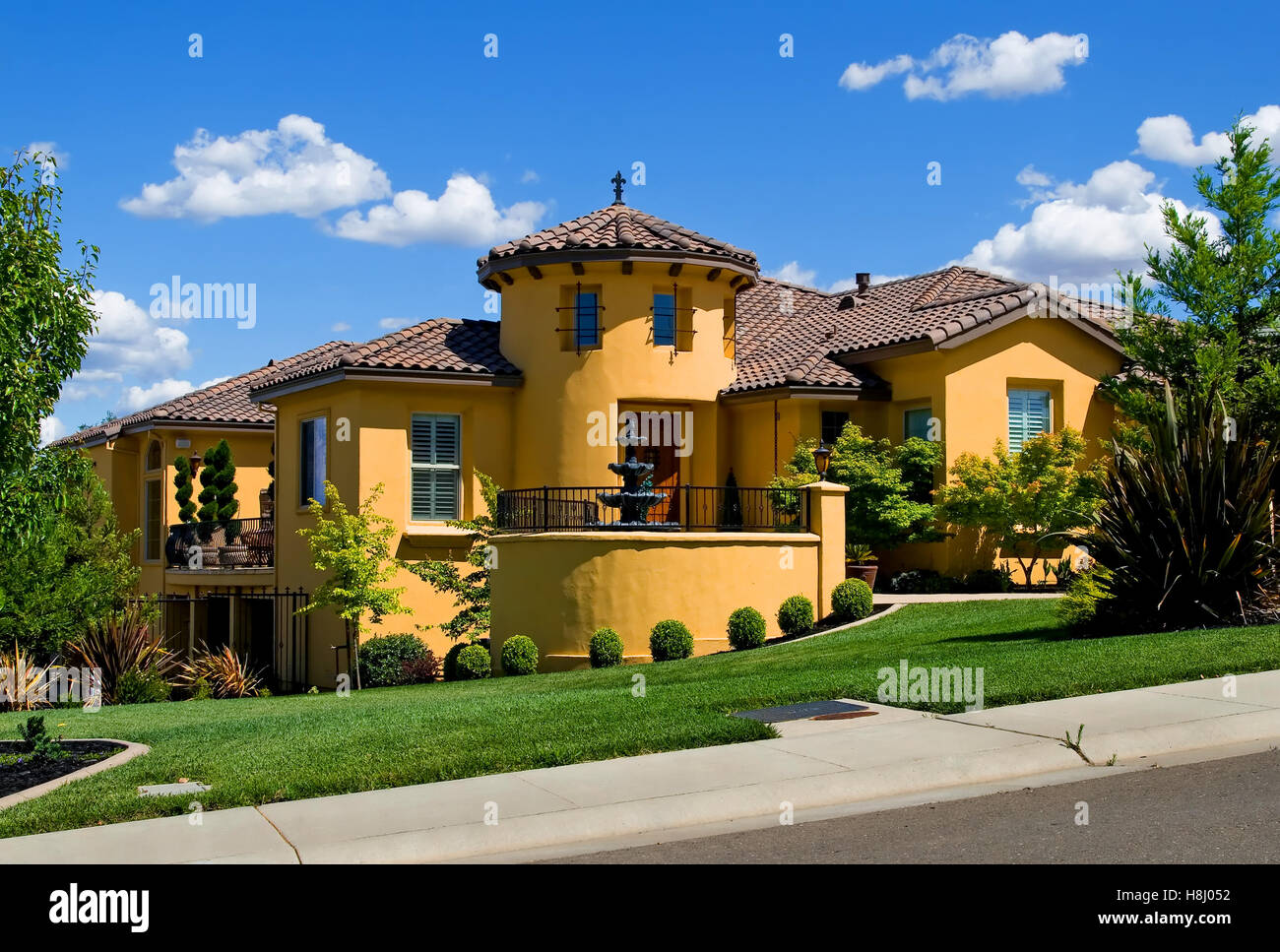 Beautiful new house Stock Photo - Alamy