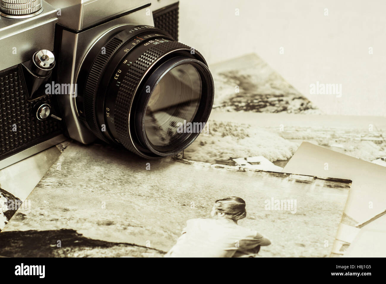 Vintage roll film camera hi-res stock photography and images - Alamy