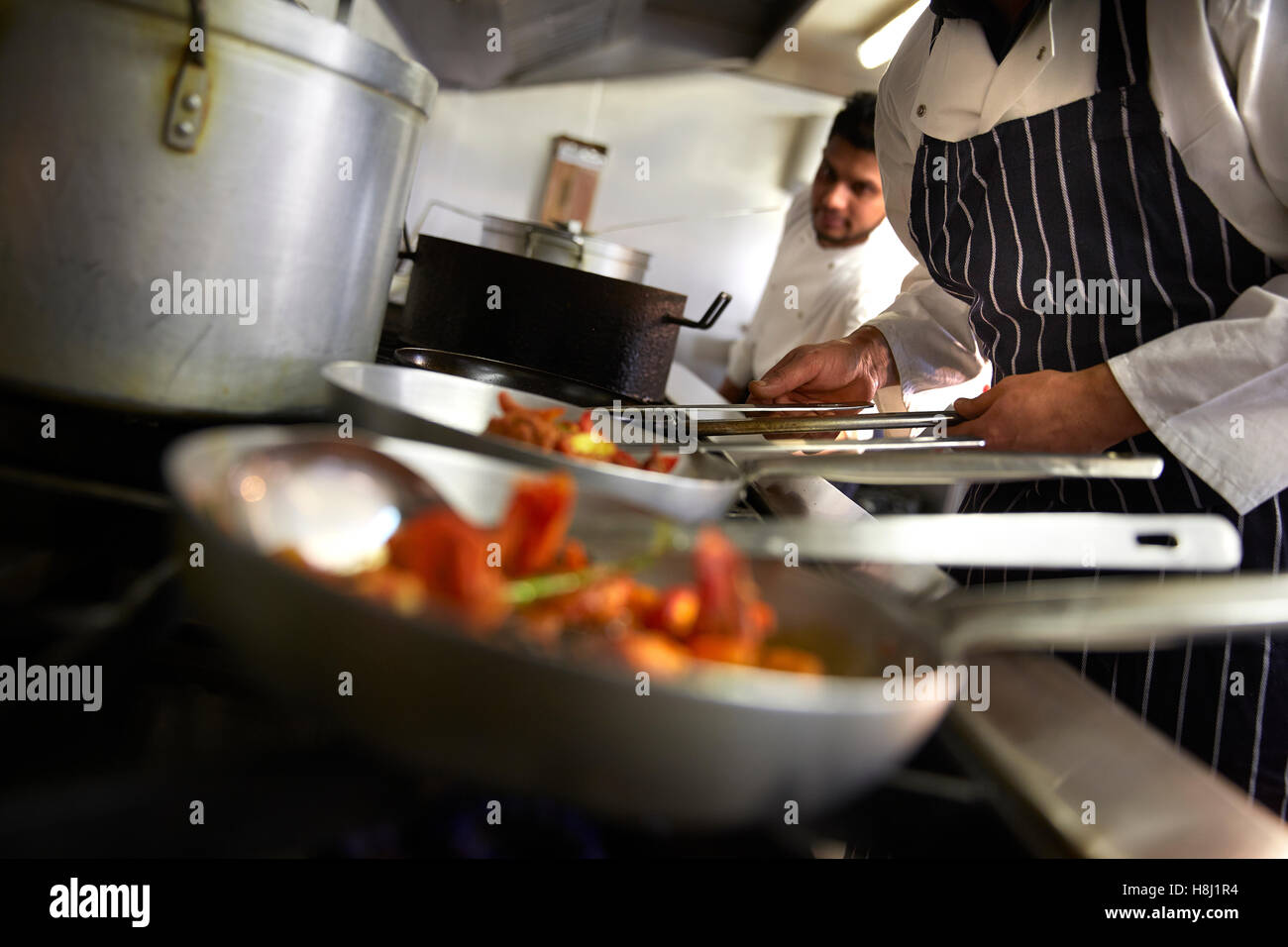 INDIAN RESTAURANT KITCHEN FOOD PREPERATION Stock Photo - Alamy
