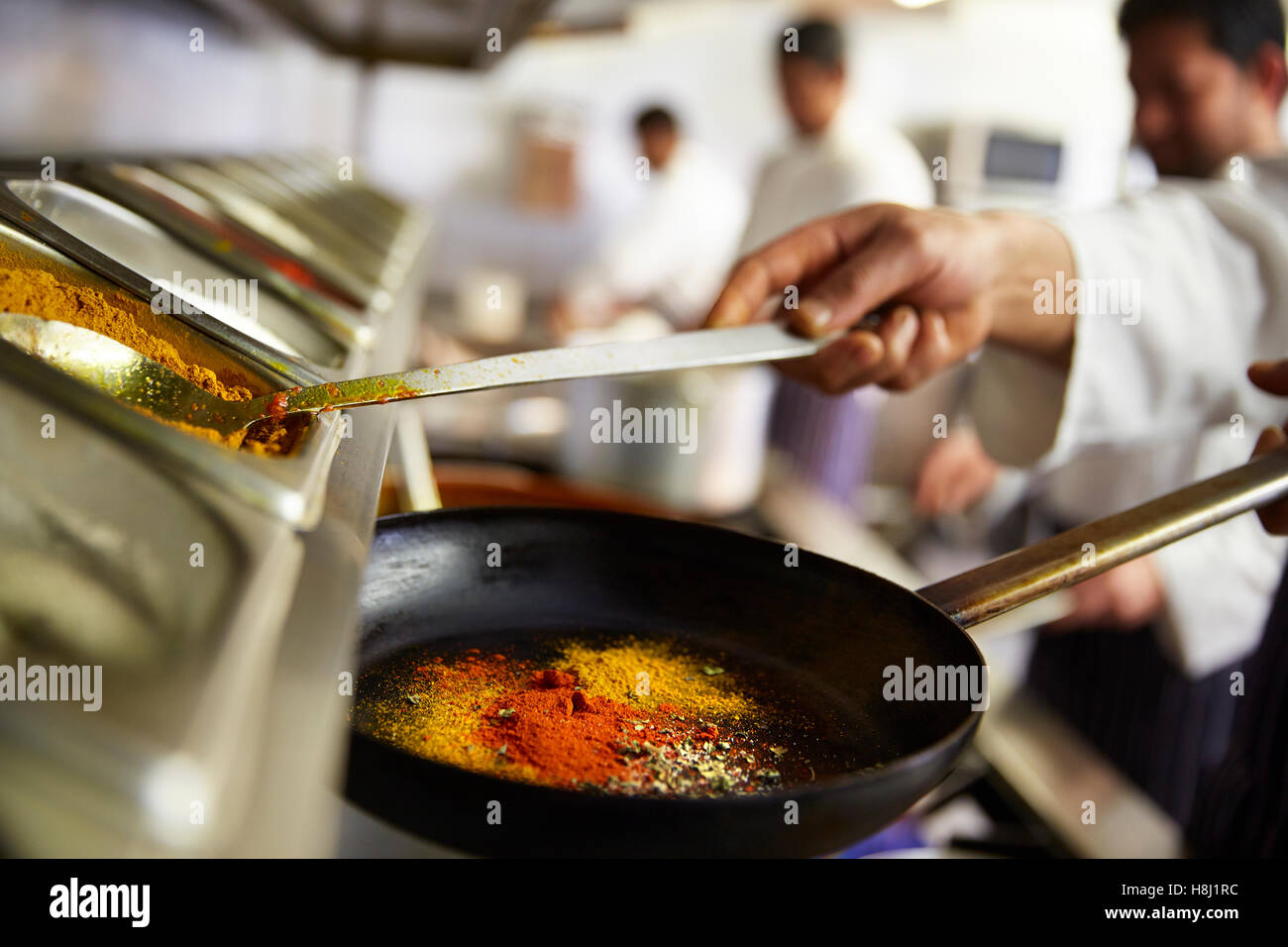 INDIAN RESTAURANT KITCHEN FOOD PREPERATION Stock Photo - Alamy