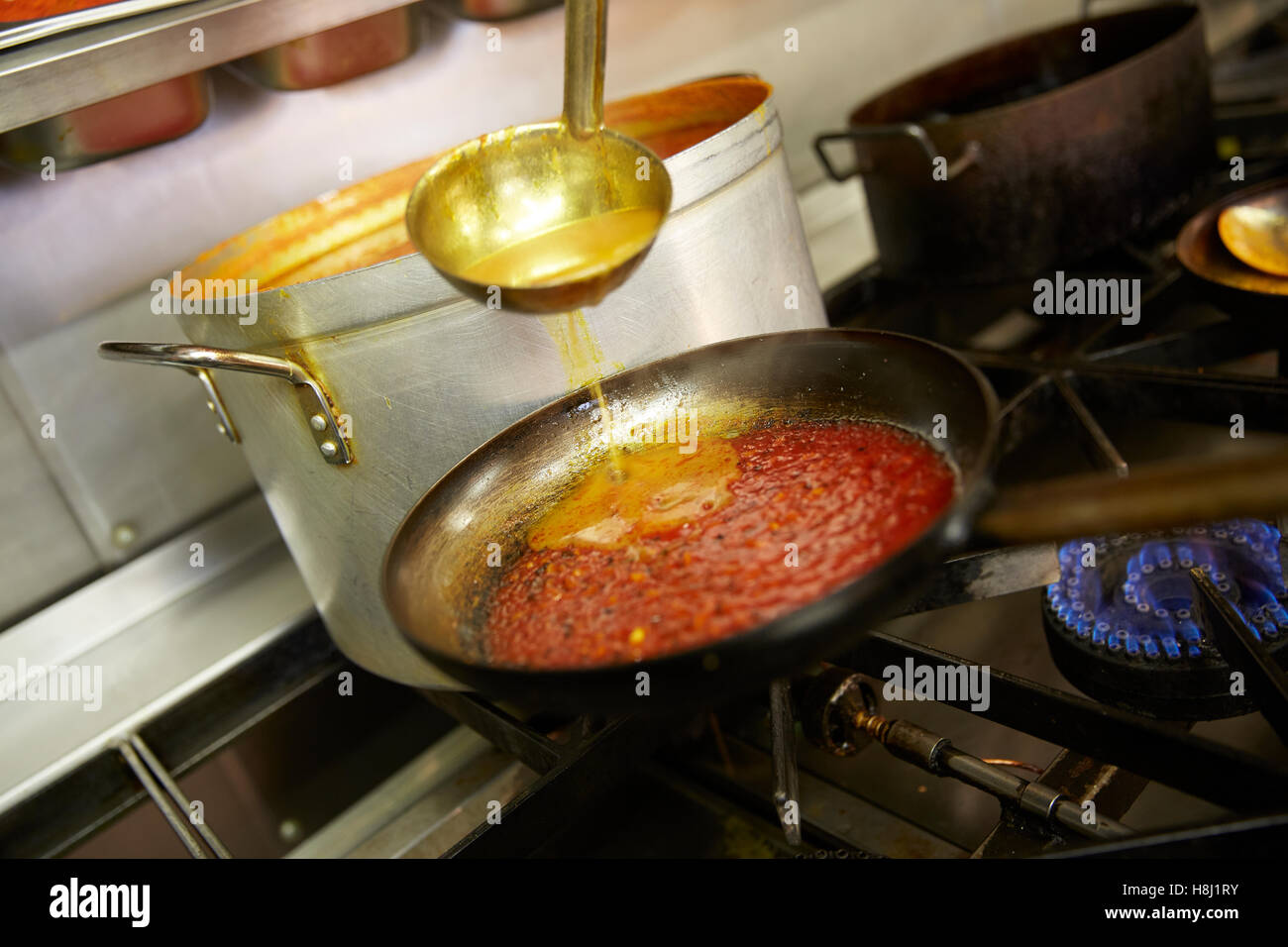 Indian restaurant kitchen hi-res stock photography and images - Alamy