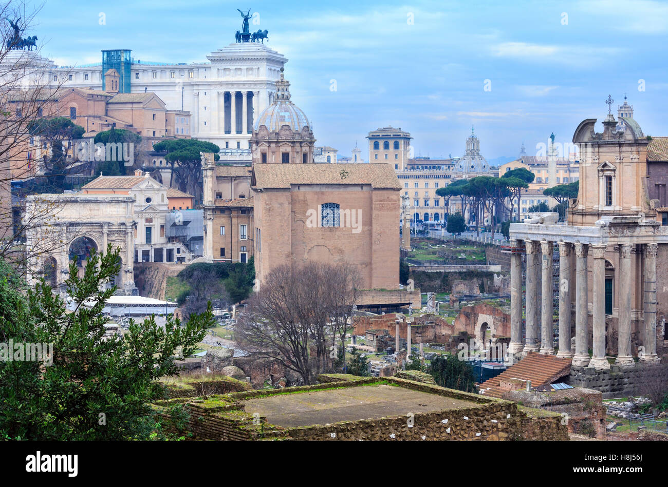 Ancient roman column stands hi-res stock photography and images - Alamy