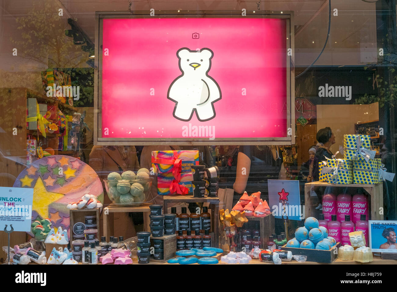 Lush advert hi-res stock photography and images - Alamy