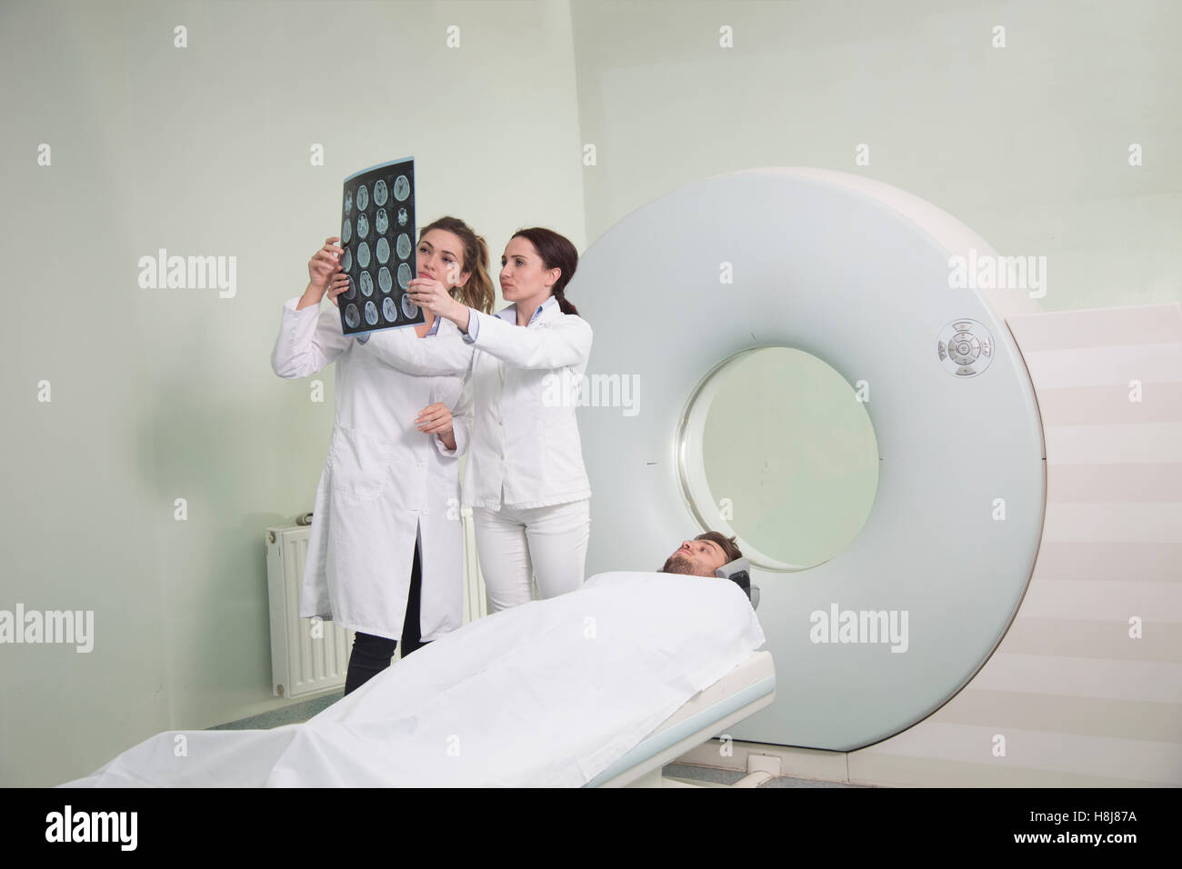 Radiologic technician hi-res stock photography and images - Alamy