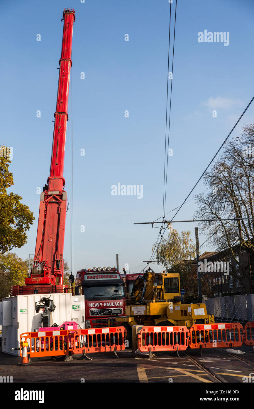 Croydon, UK. 11th November, 2016. Heavy lifting equipment used to ...