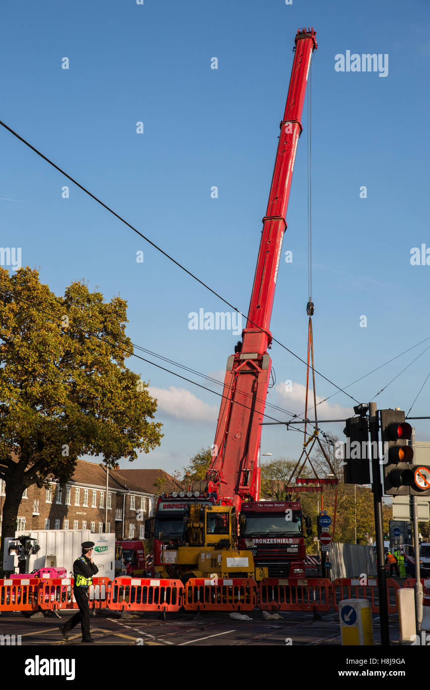 Croydon, UK. 11th November, 2016. Heavy lifting equipment used to ...