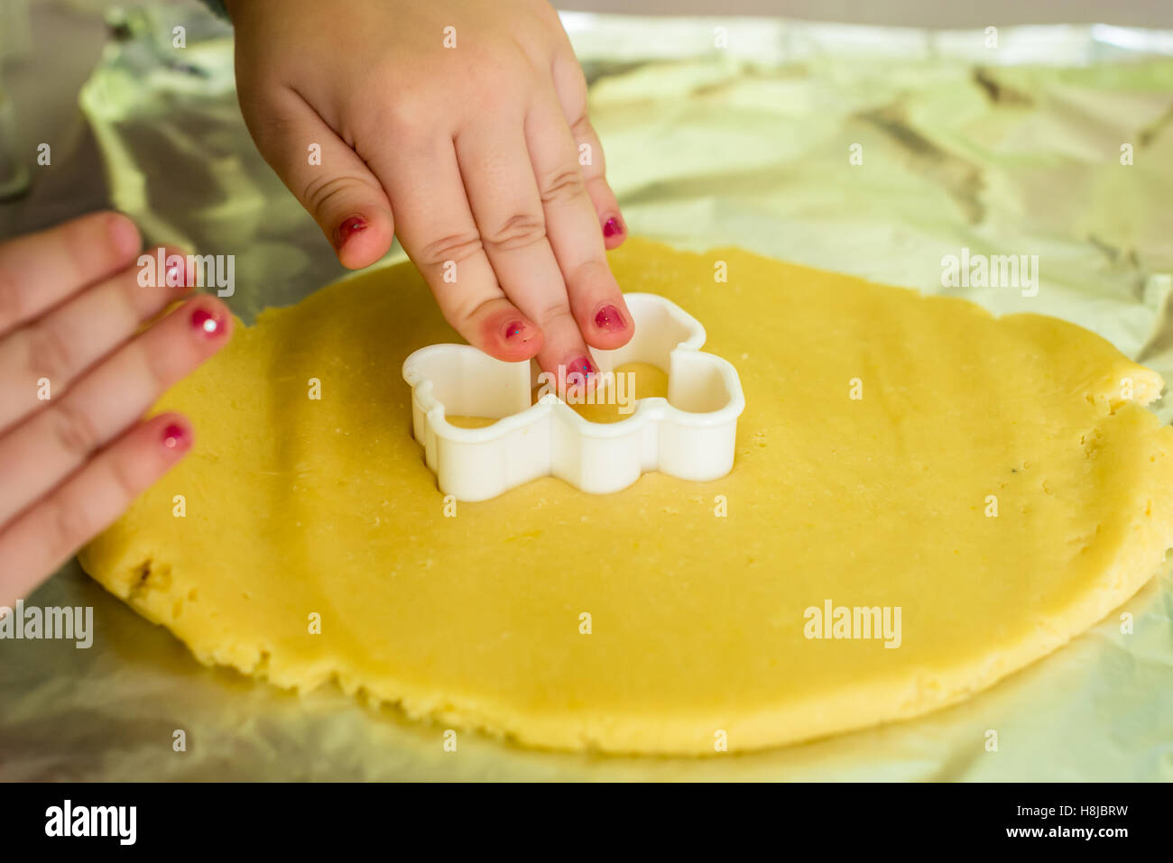 child makes dough cookie cutters Stock Photo - Alamy child makes dough cookie cutters Stock Photo - Alamy