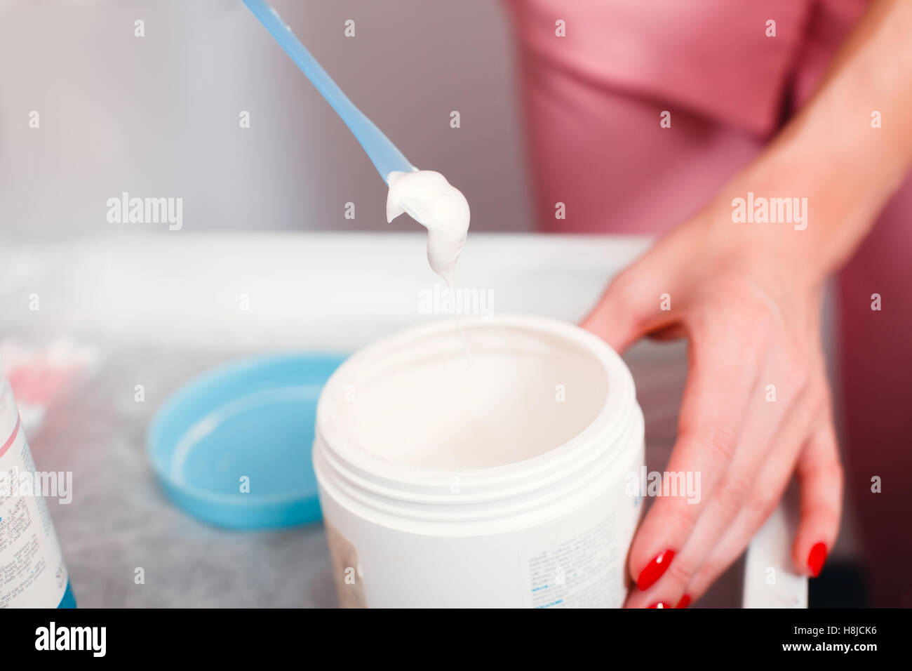Cosmetic cream and spatula Stock Photo - Alamy