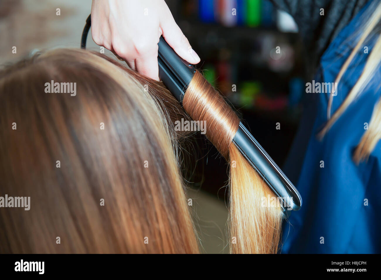 Woman hairdresser making hairstyle Stock Photo - Alamy