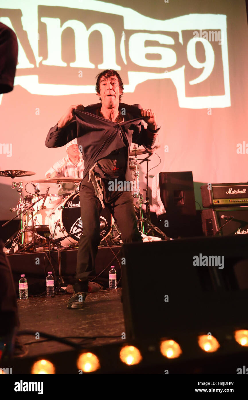 Punk rock group sham 69 hi-res stock photography and images - Alamy