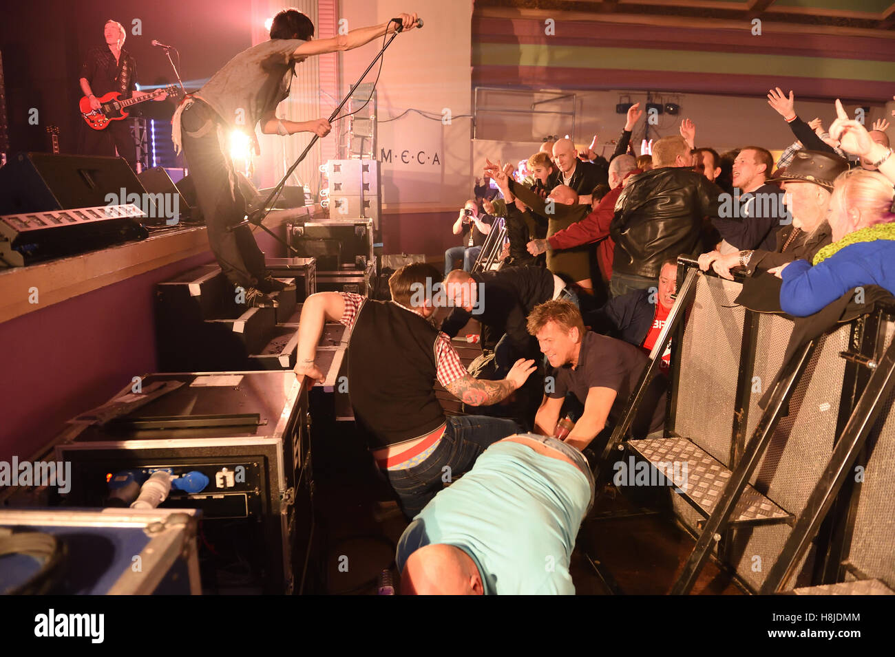 Punk rock group sham 69 hi-res stock photography and images - Alamy