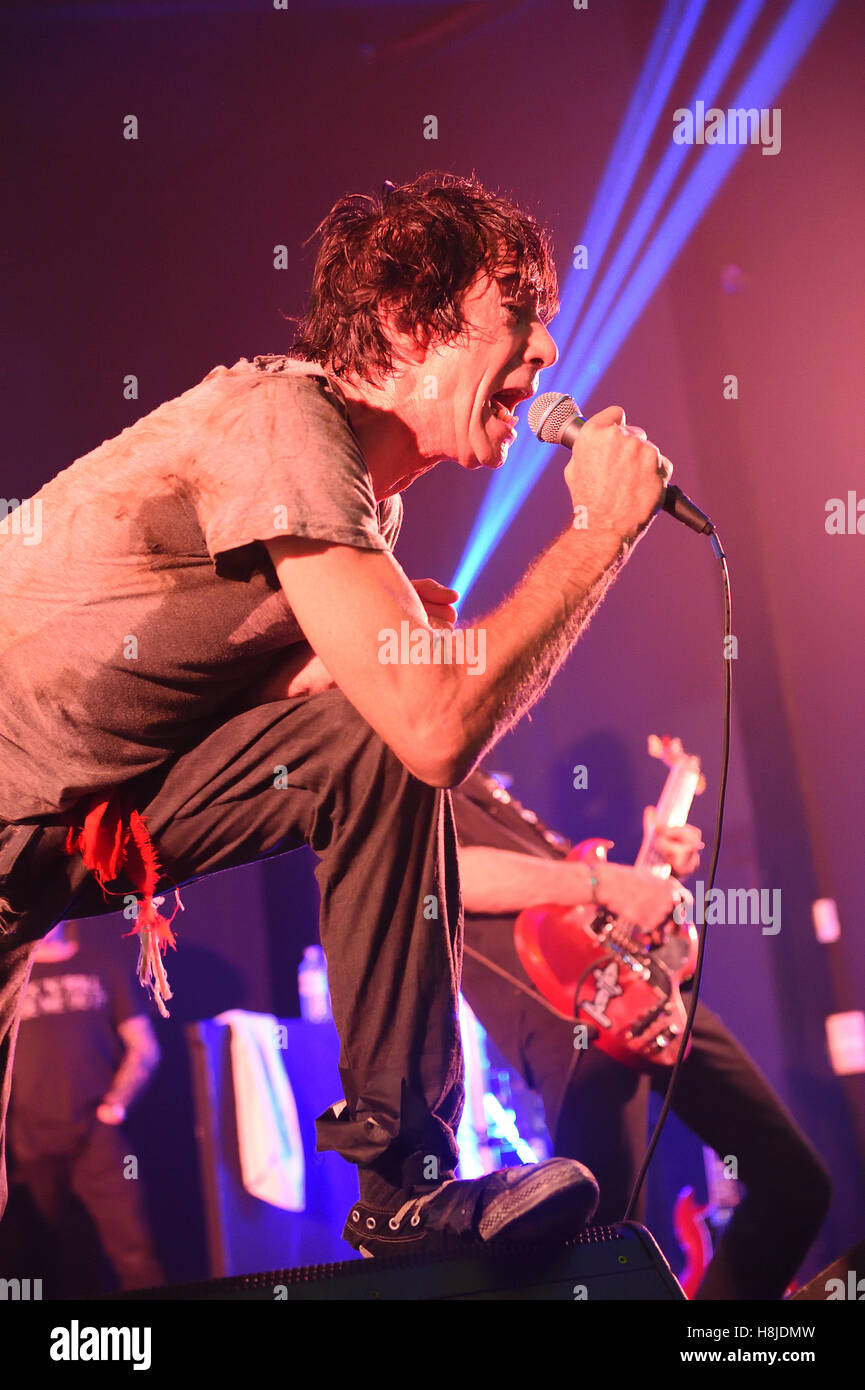 Punk rock group sham 69 hi-res stock photography and images - Alamy