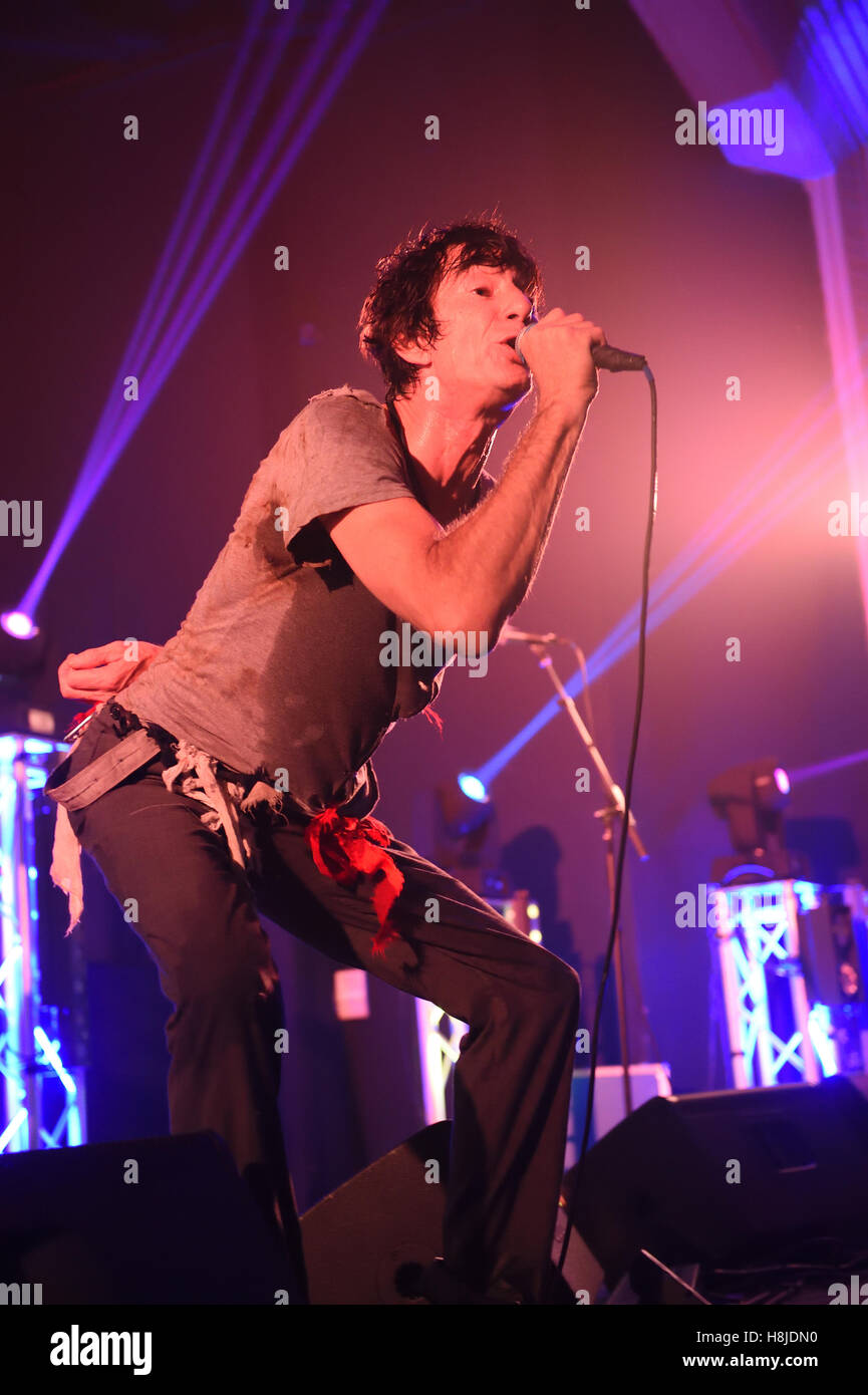 Punk rock group sham 69 hi-res stock photography and images - Alamy