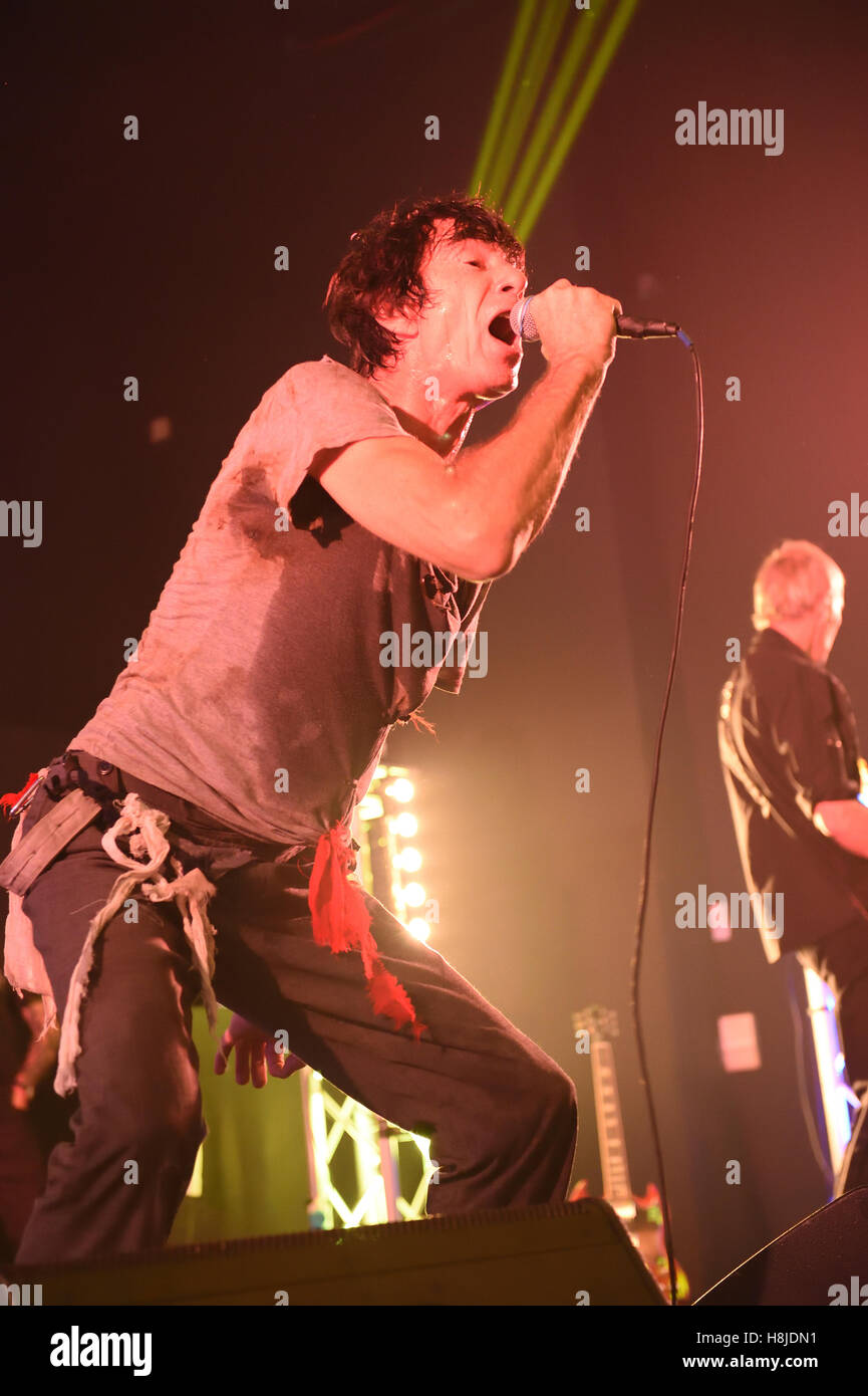 Punk rock group sham 69 hi-res stock photography and images - Alamy