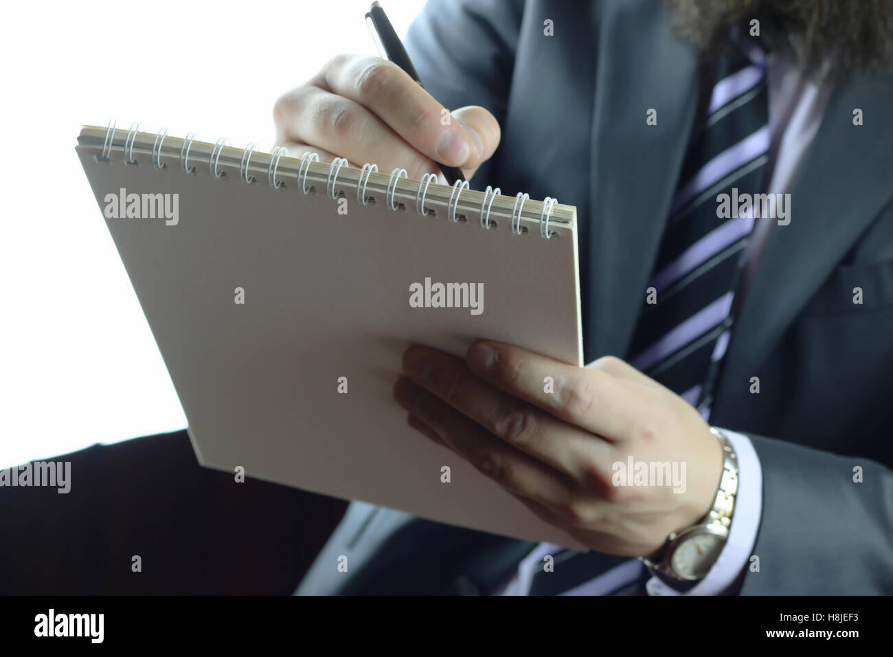 hand writing notes journalist Stock Photo - Alamy