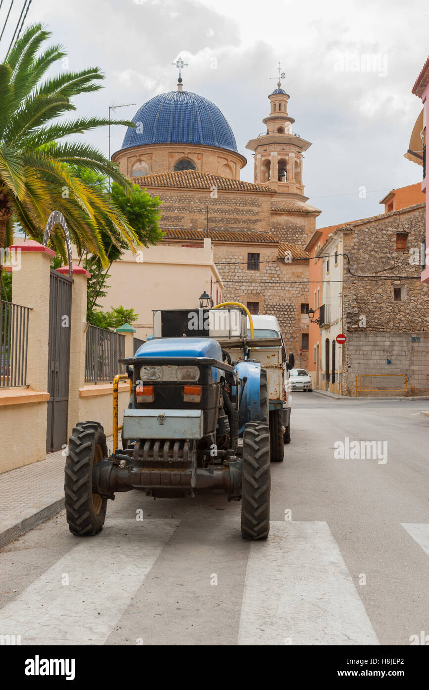 Pueblo tractor hi-res stock photography and images - Alamy