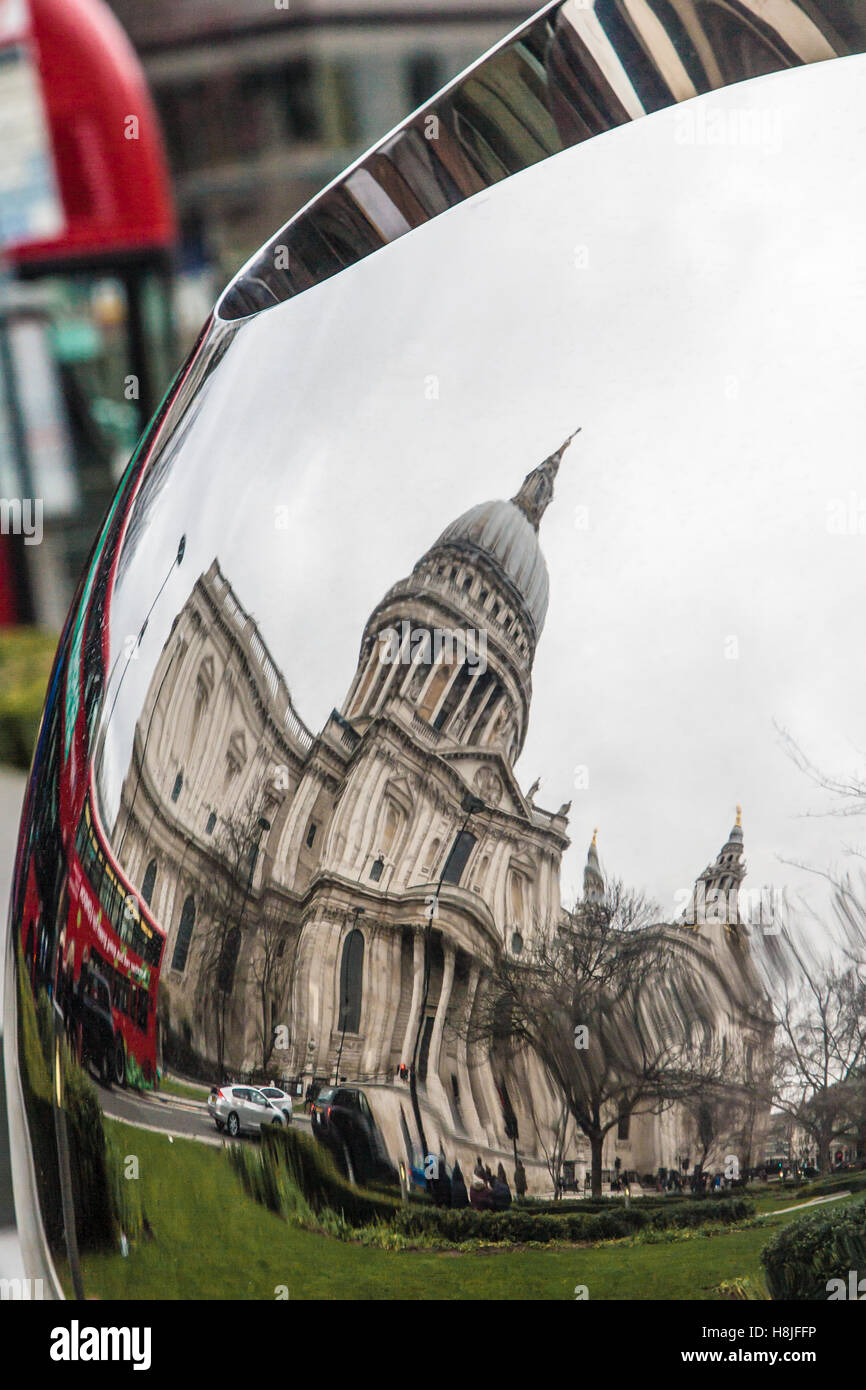 Distorted mirror hi-res stock photography and images - Alamy