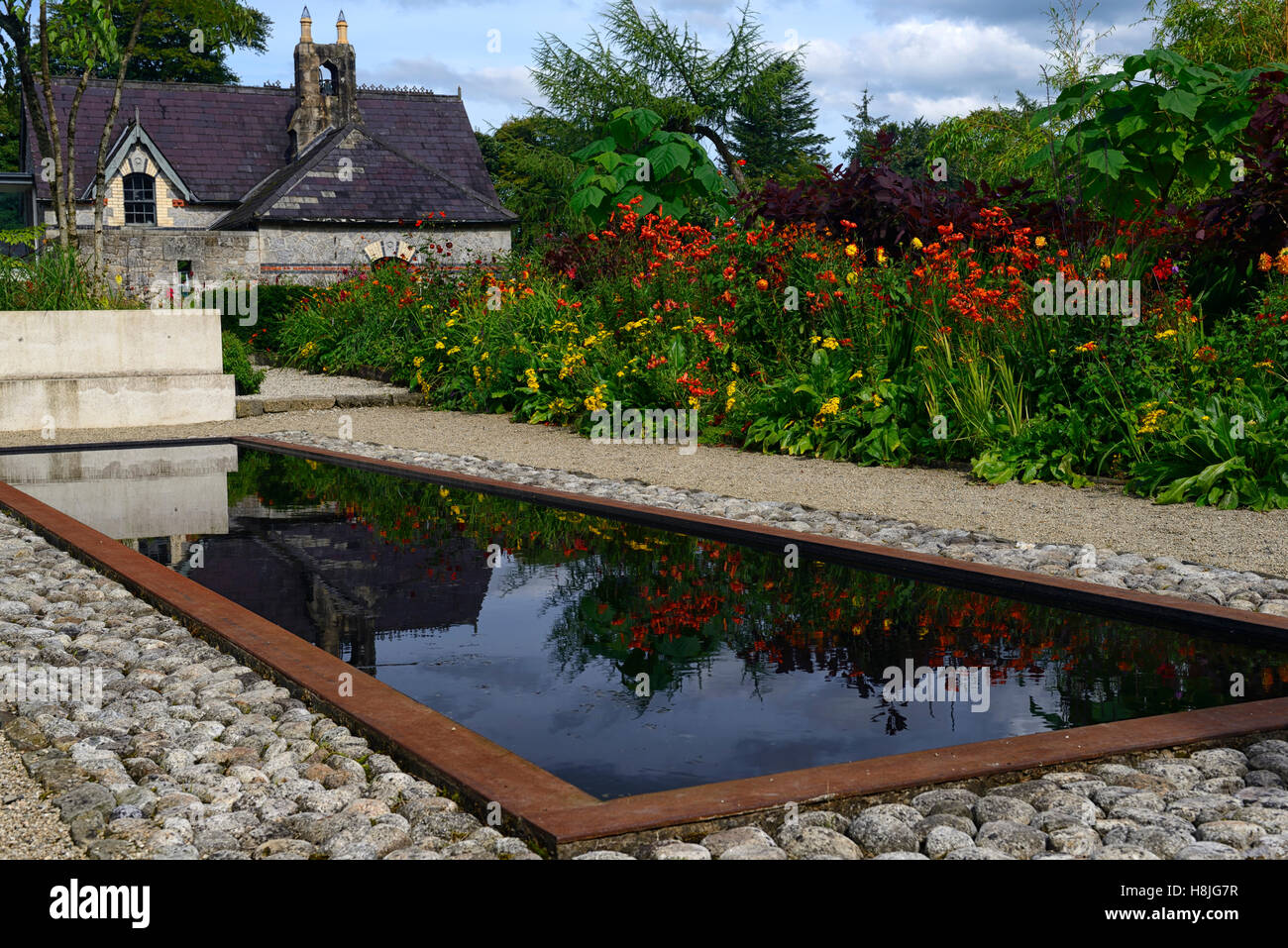 Canal perennials hi-res stock photography and images - Alamy