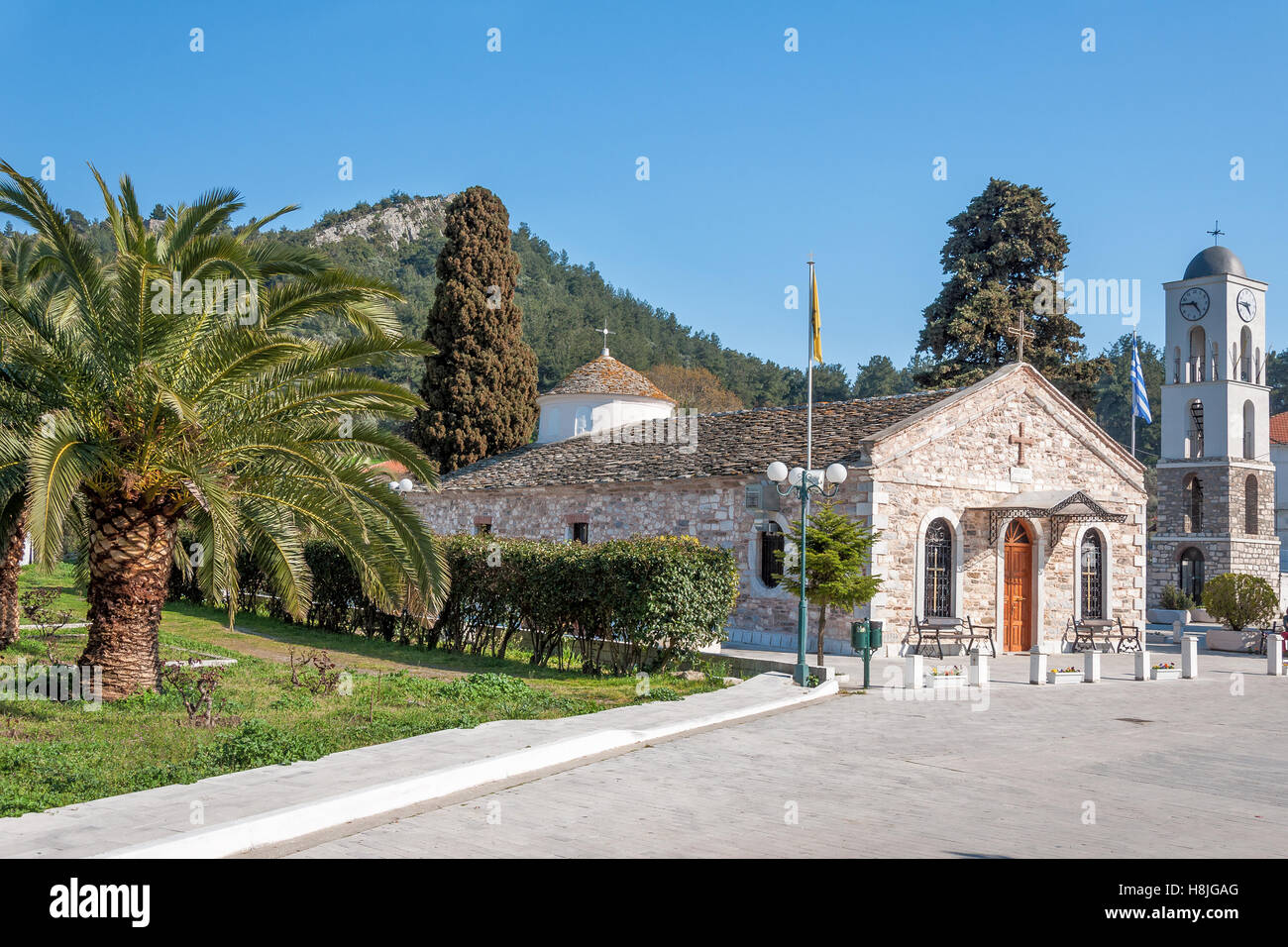 Palm trees in front church hi-res stock photography and images - Alamy