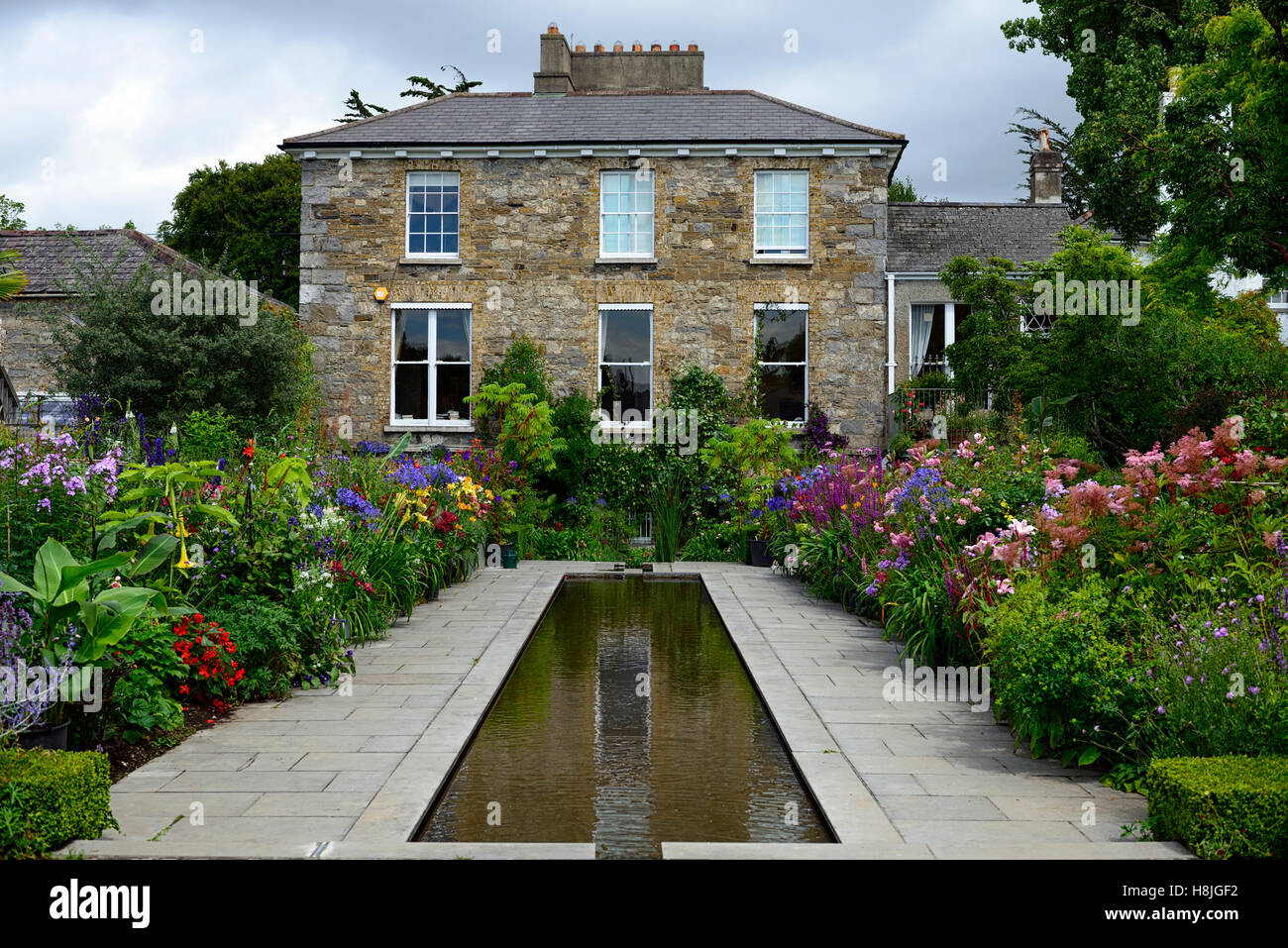 Canal perennials hi-res stock photography and images - Alamy