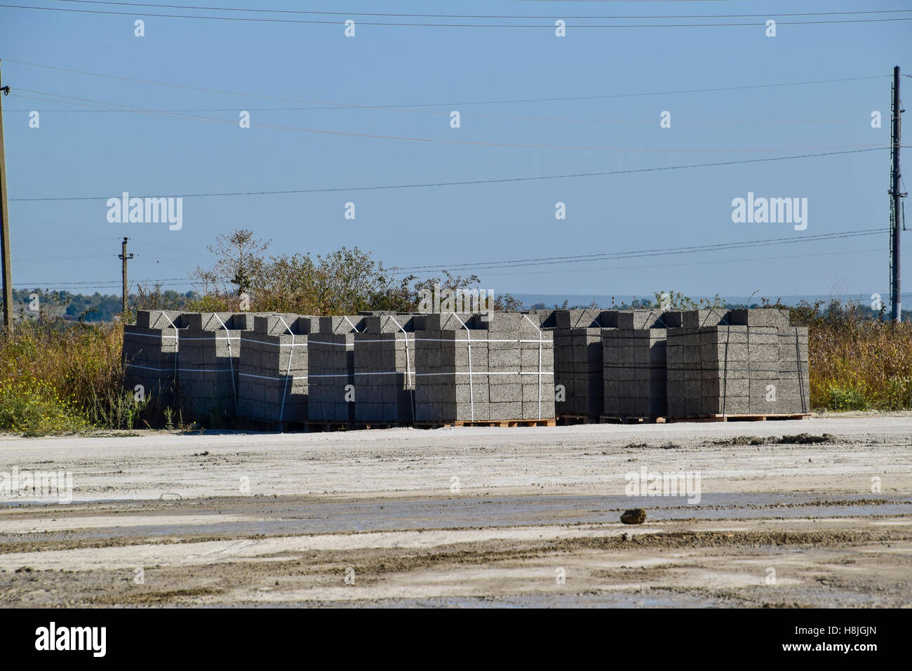 Cinder blocks, which lie in the bays. Storage cinder block Stock Photo ...