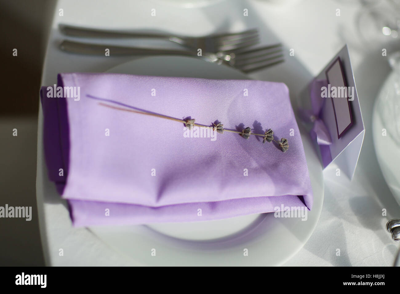 Table setting with lavender flowers, close-up Stock Photo - Alamy