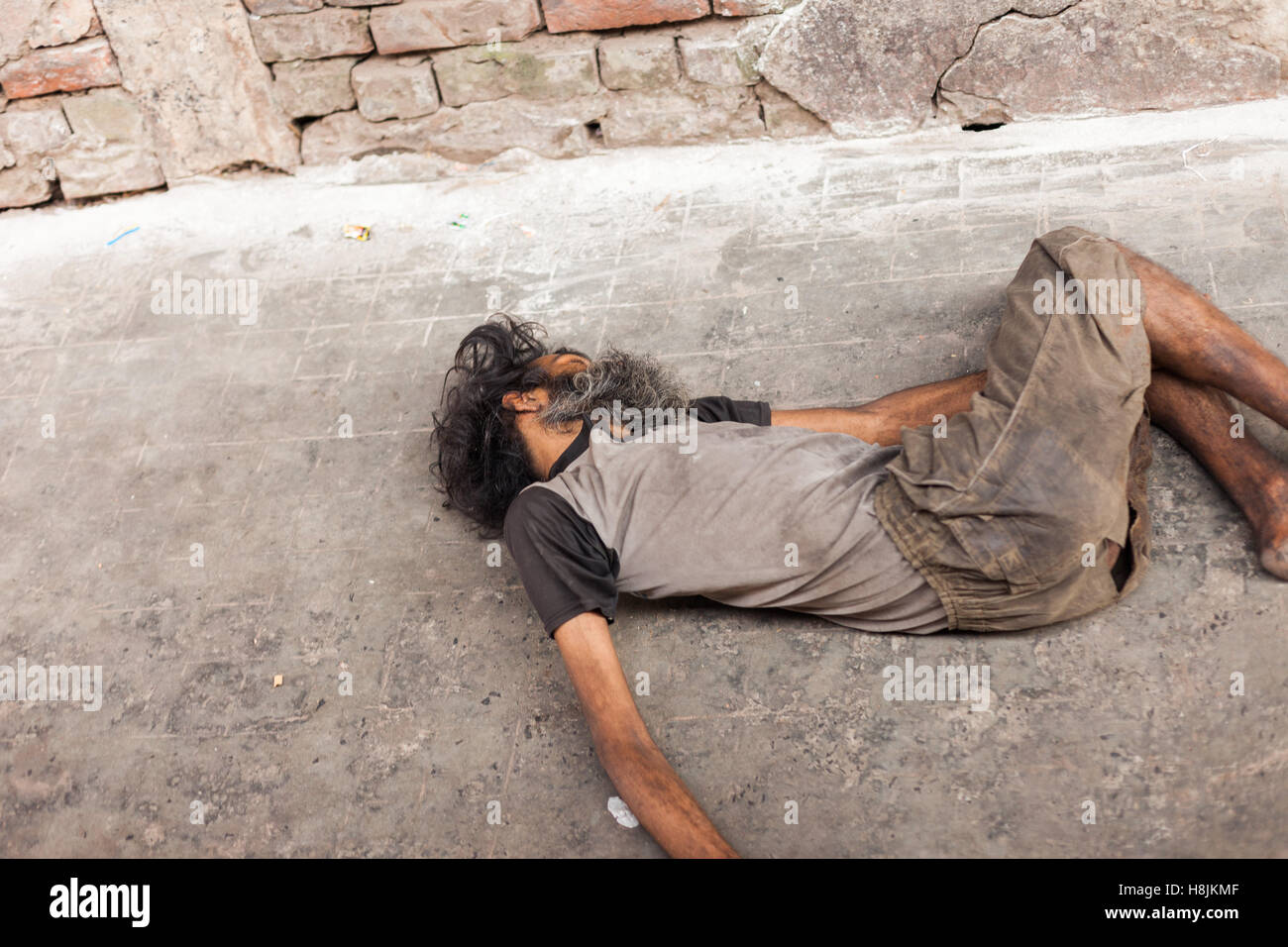 Homeless indian man sleeping on hi-res stock photography and images - Alamy