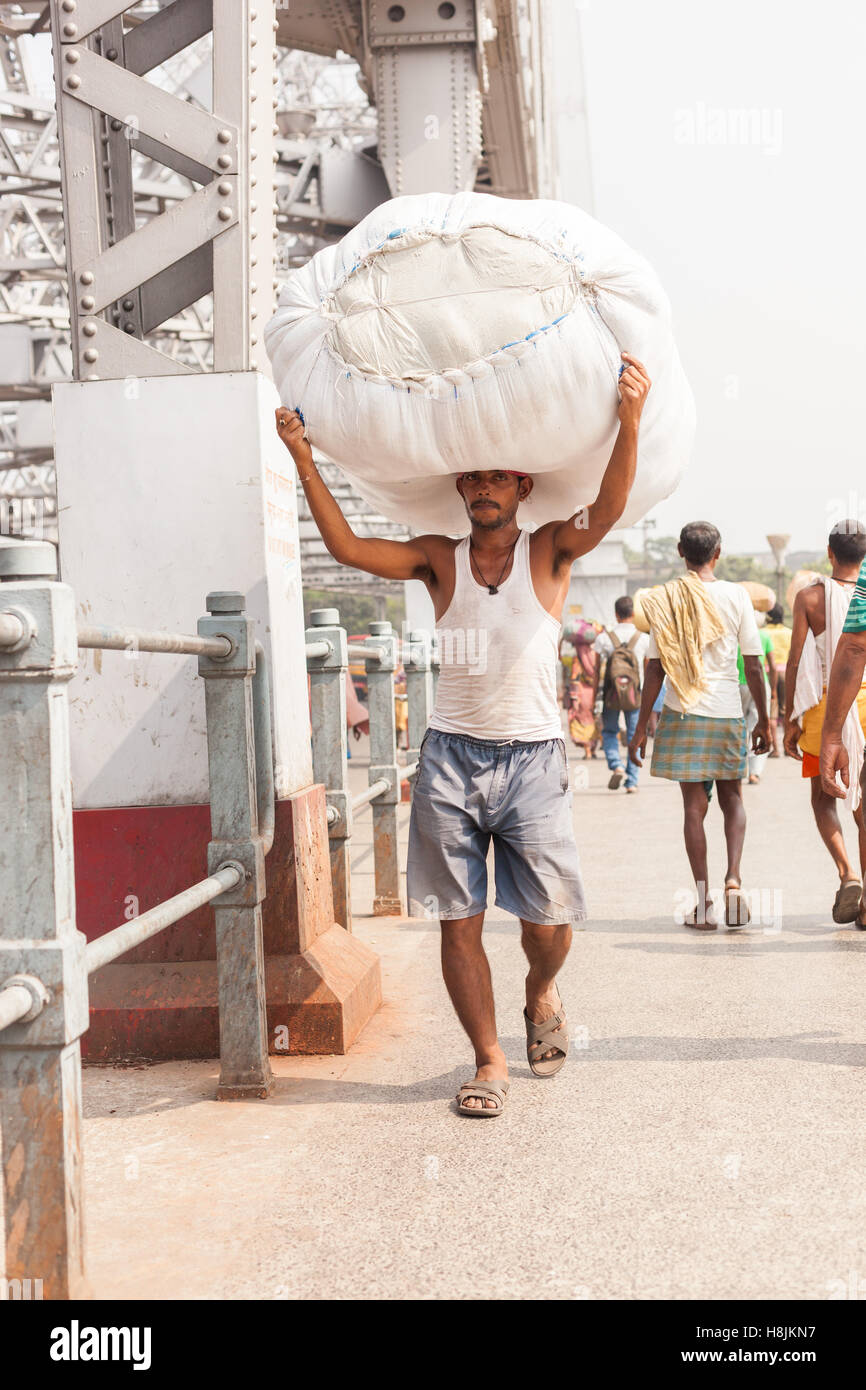 Man carrying sack on head hi-res stock photography and images - Alamy