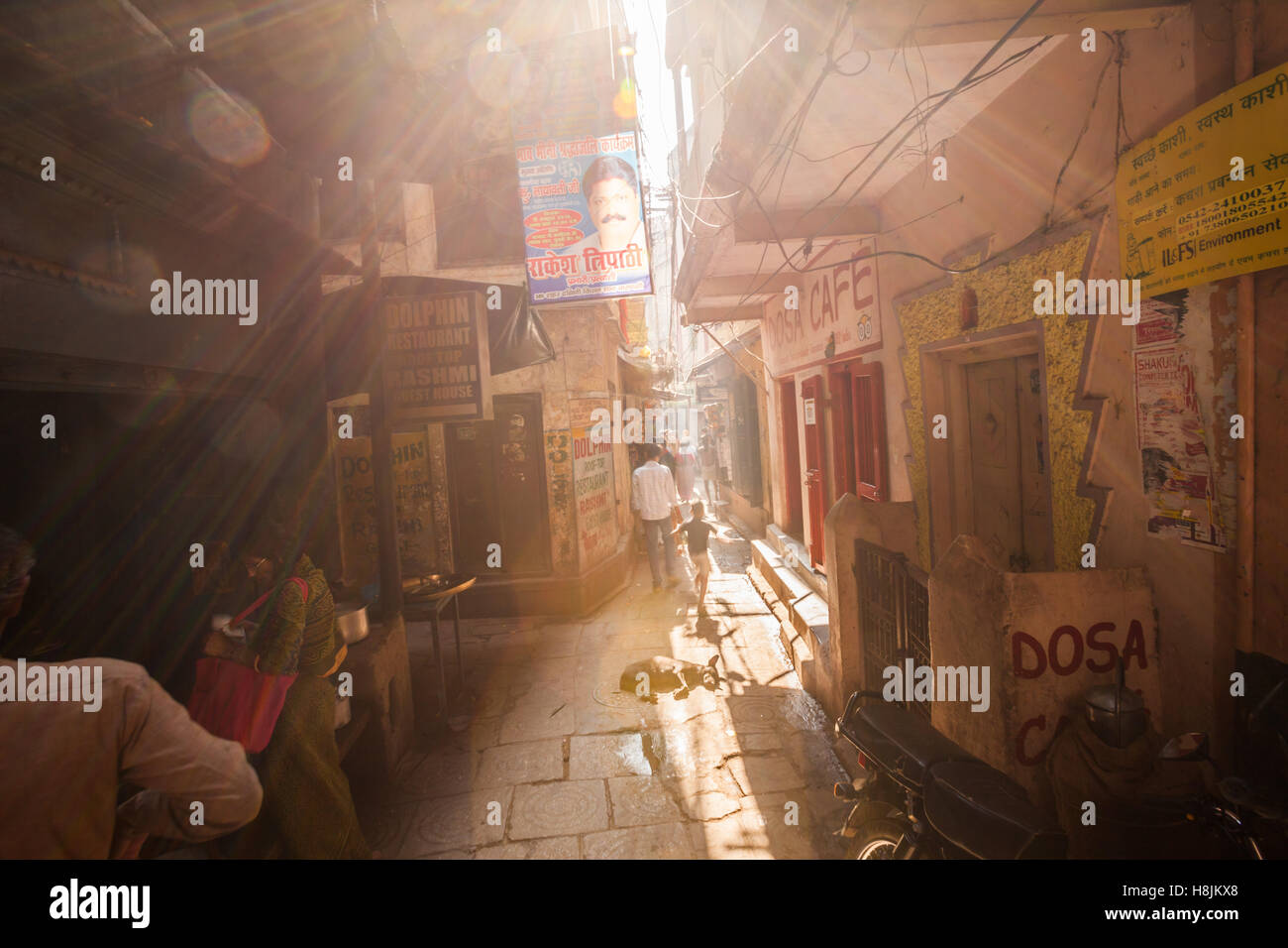 Walking through alleyway old houses hi-res stock photography and images ...