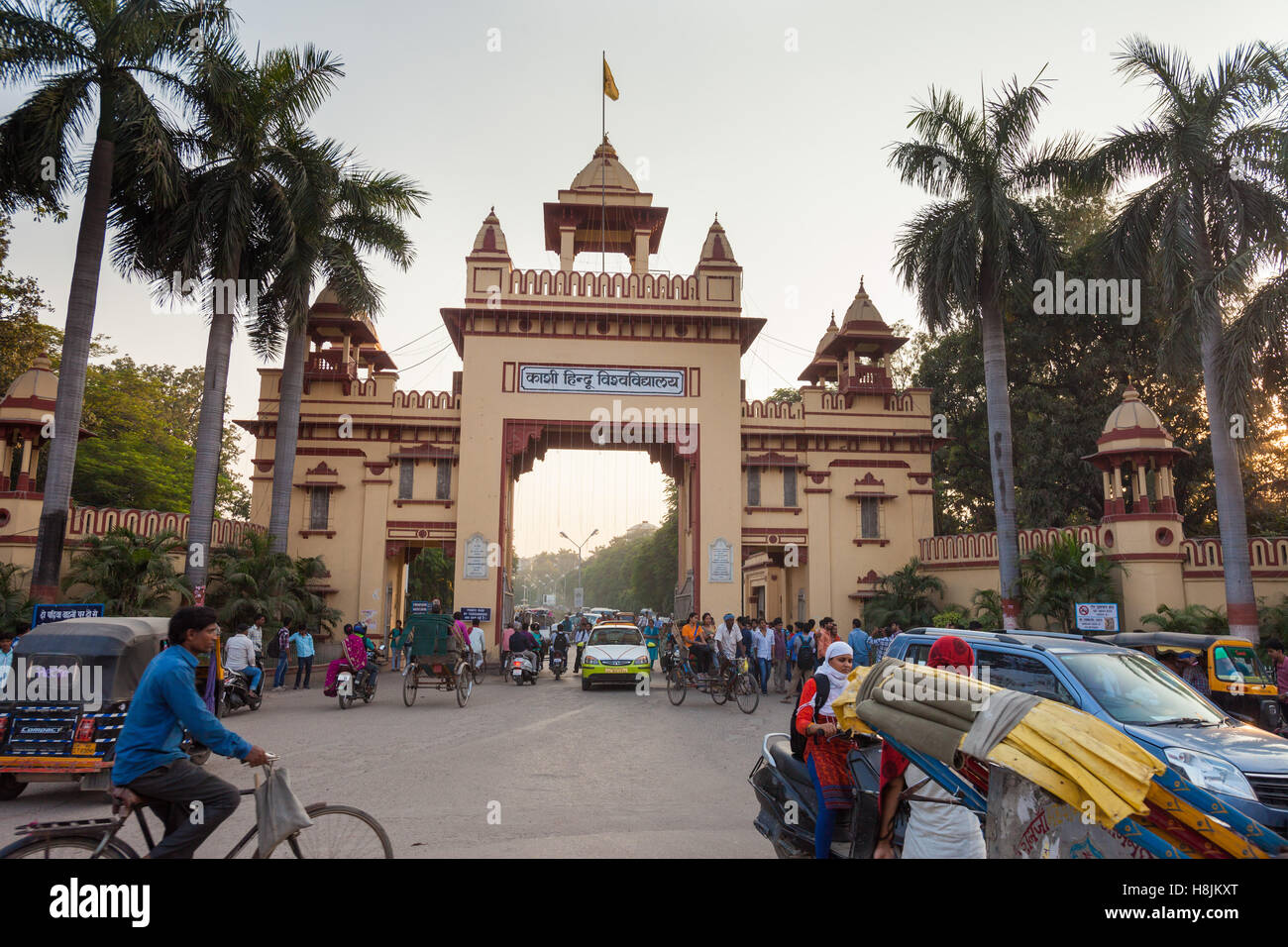 Bhu main gate hi-res stock photography and images - Alamy