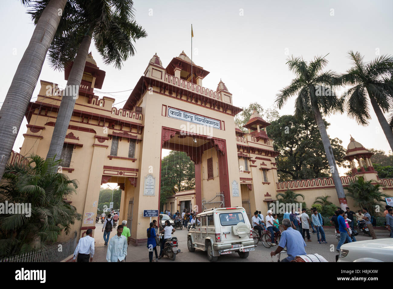 Bhu main gate hi-res stock photography and images - Alamy