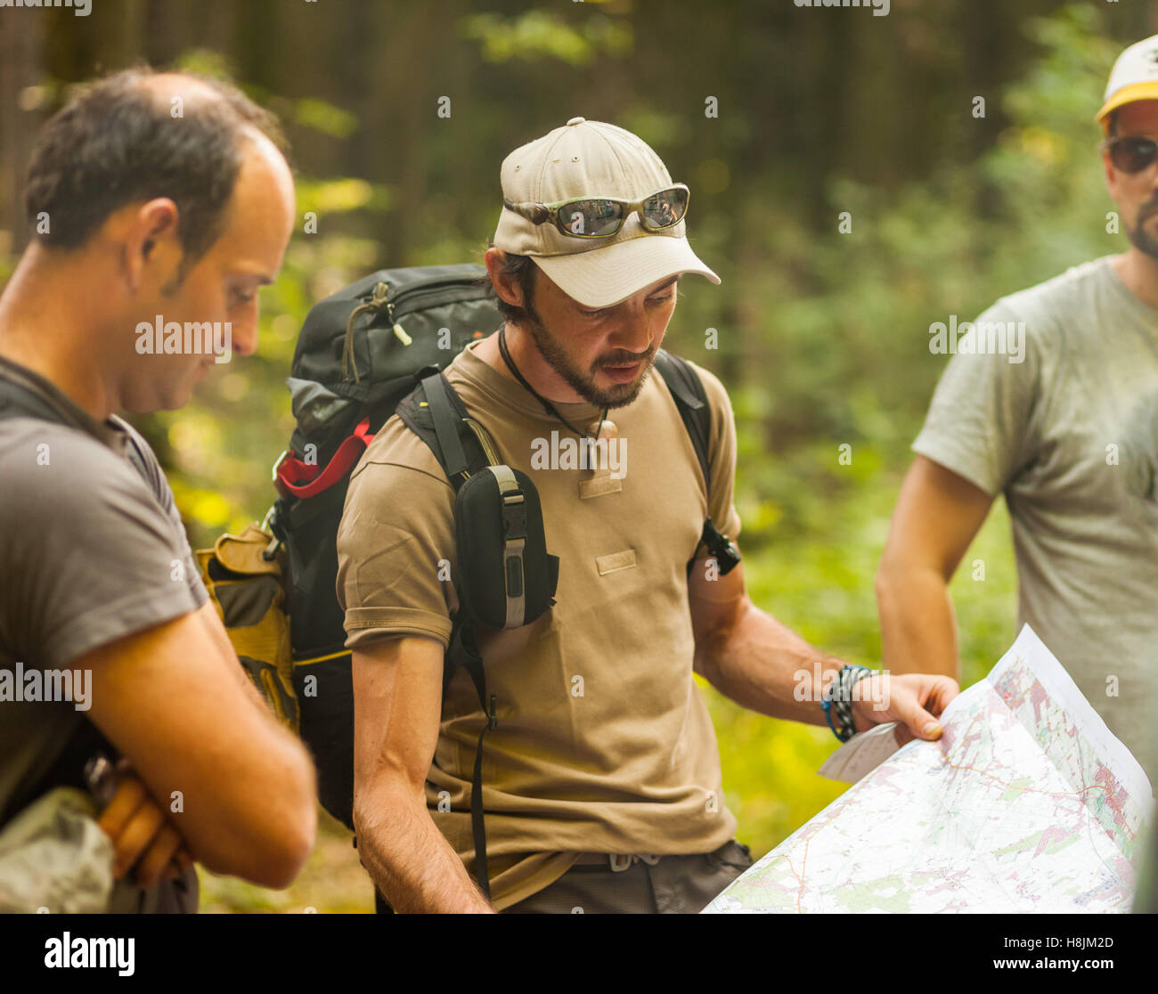 Outdoor mapping in hike man hi-res stock photography and images - Alamy