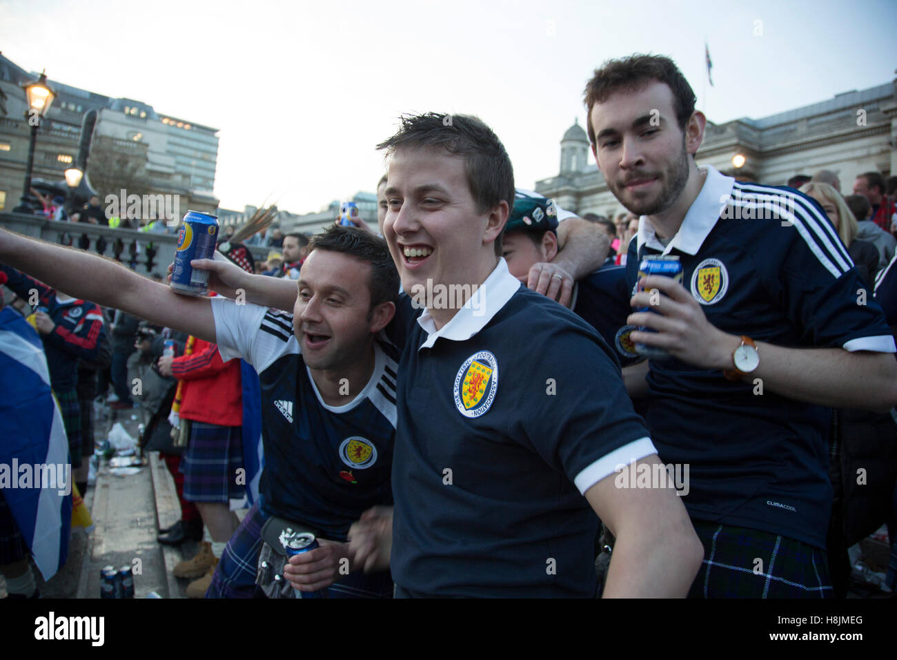 Scotland fans hi-res stock photography and images - Alamy