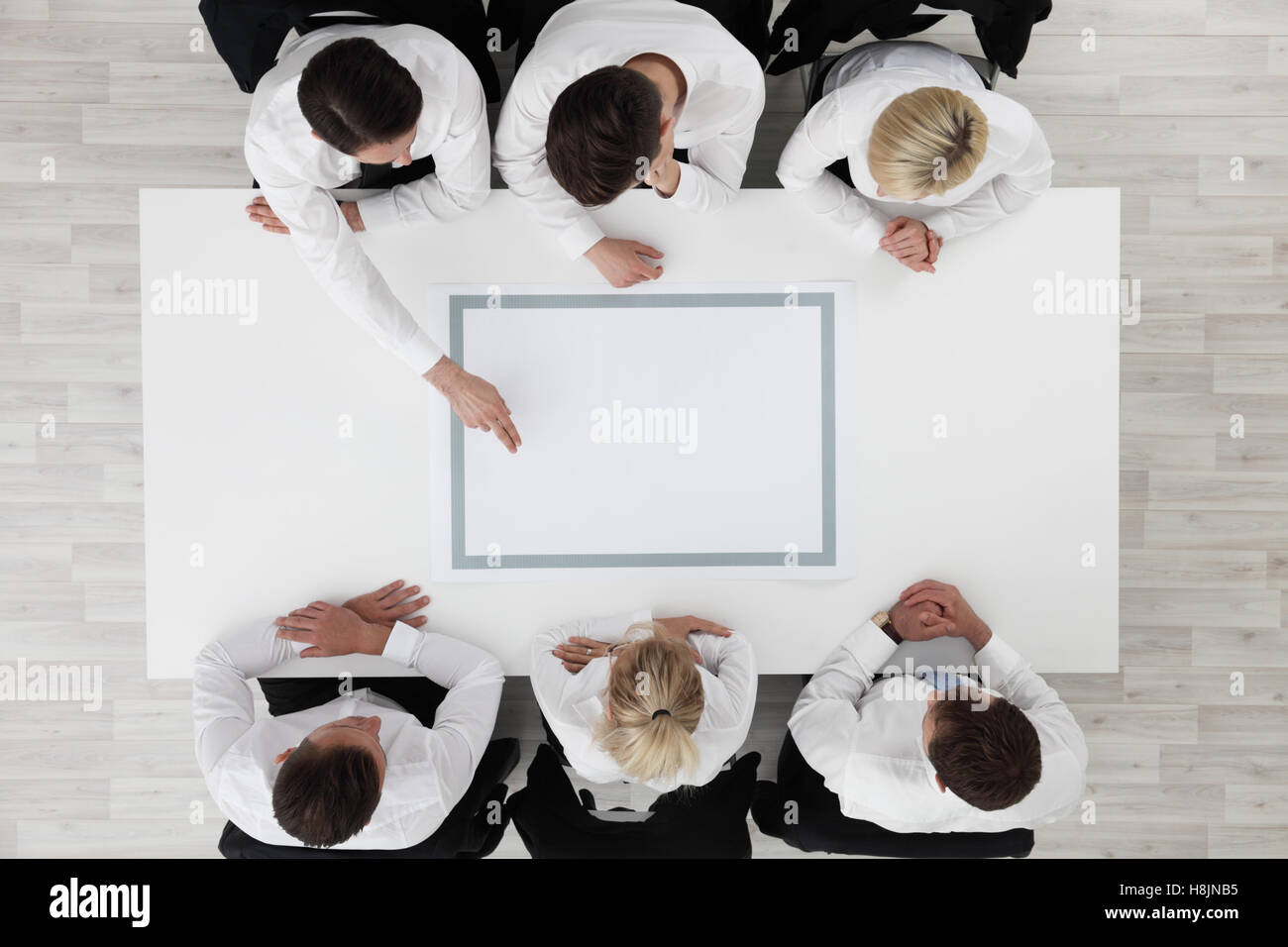 Teamwork table hi-res stock photography and images - Alamy