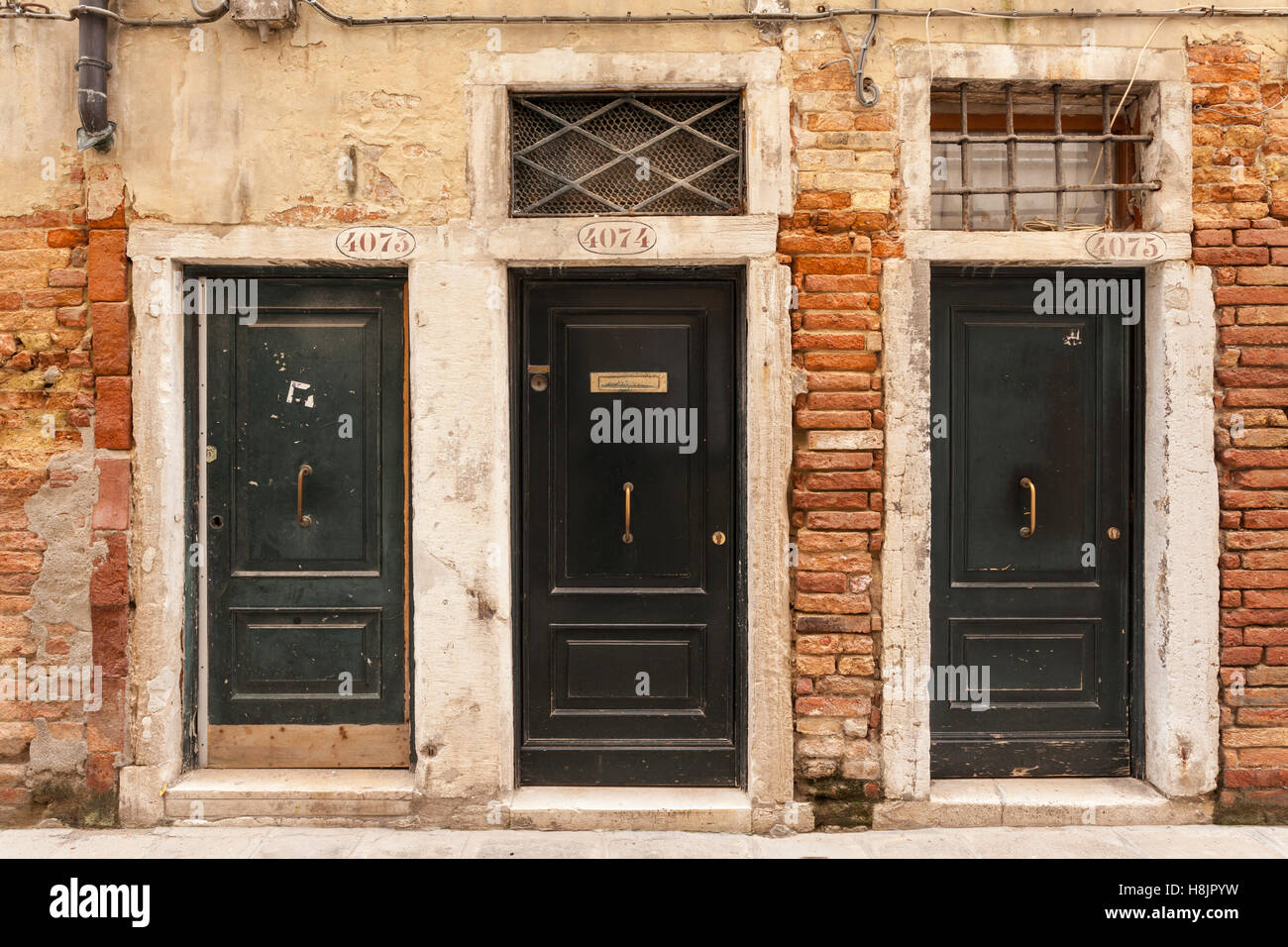 Doorway venice hi-res stock photography and images - Alamy
