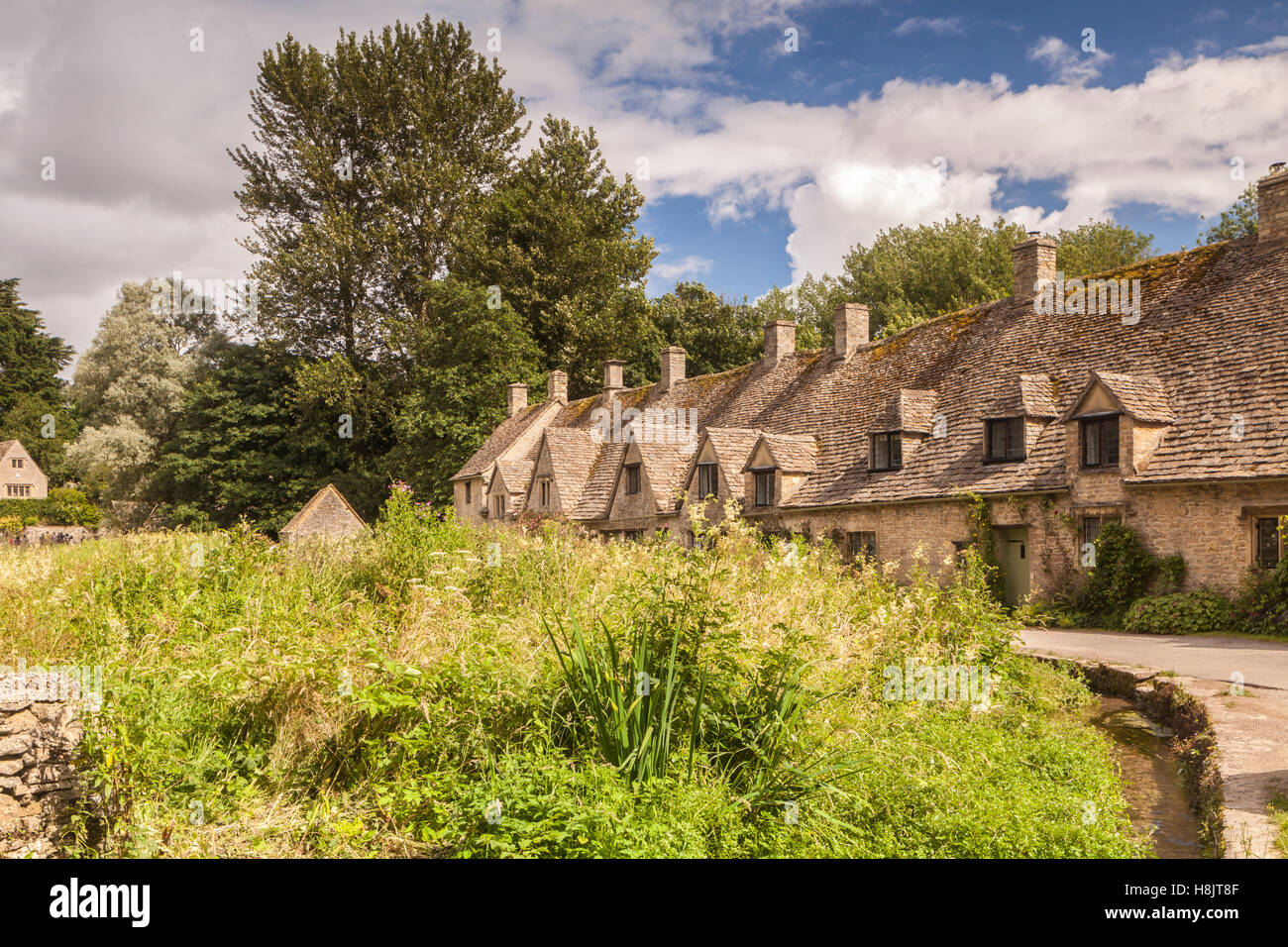 Old cottages in arlington row, bibury hi-res stock photography and ...