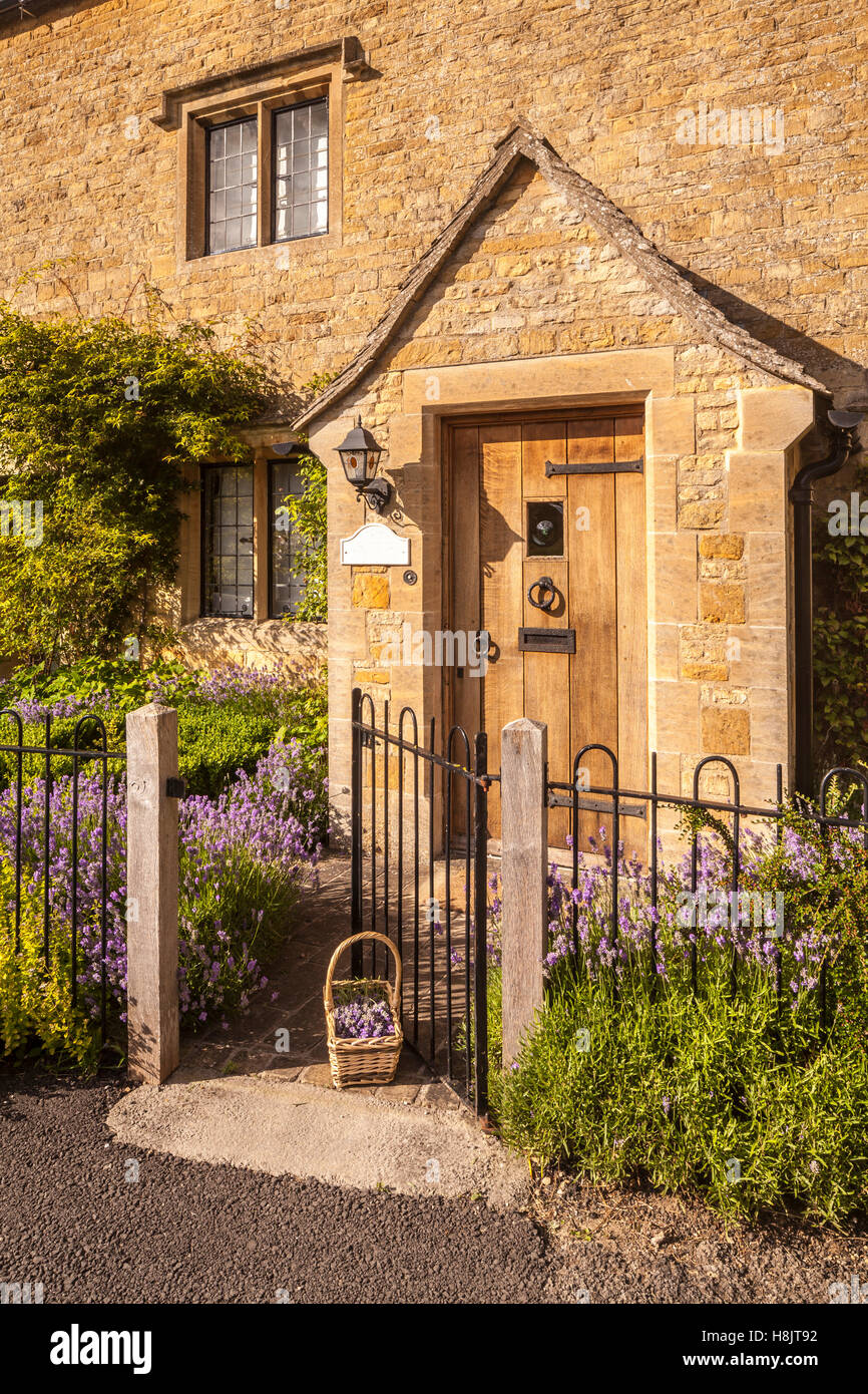 Lavender Cottage Cotswolds High Resolution Stock Photography and Images ...