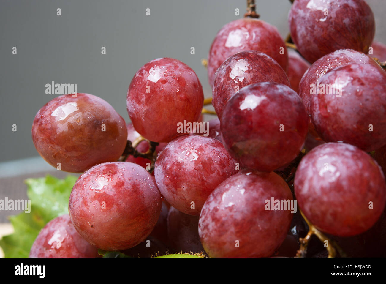 red vine grapes Stock Photo - Alamy