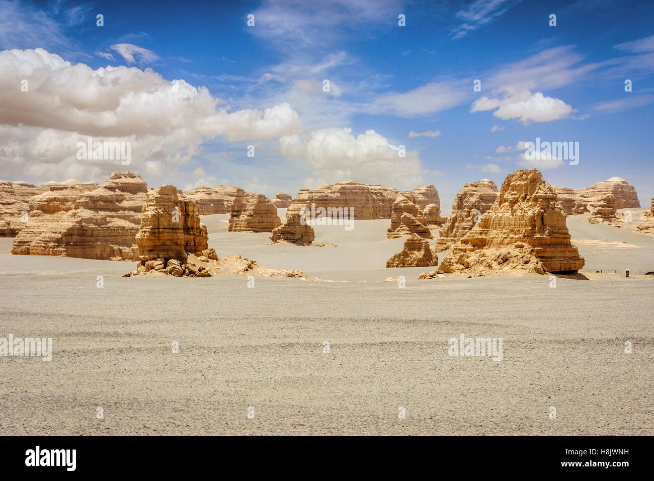Rock formations in Dunhuang Yardang National Geopark, Gobi Desert ...