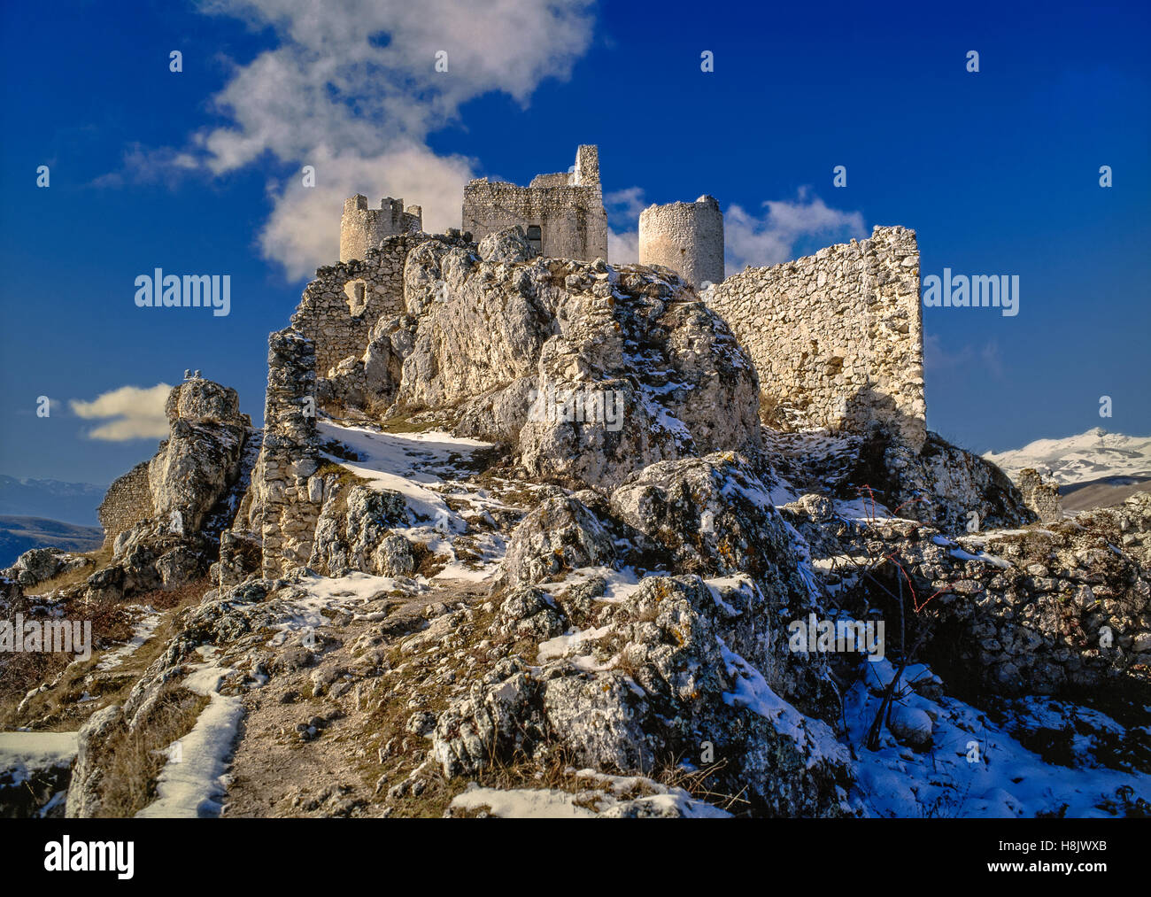Castello calascio hi-res stock photography and images - Alamy