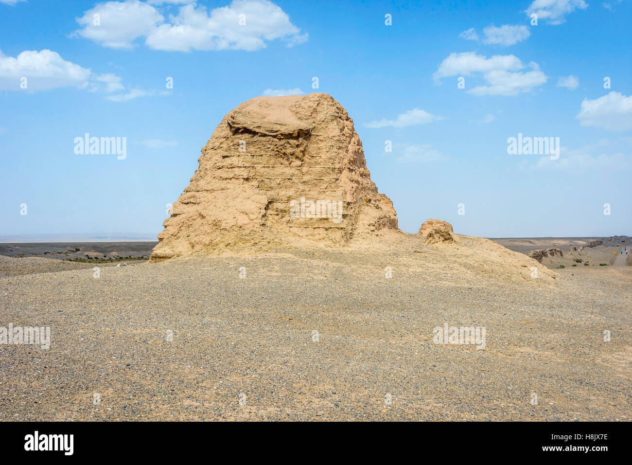 Chinese great wall in Gobi desert, Dunhuang, China Stock Photo - Alamy