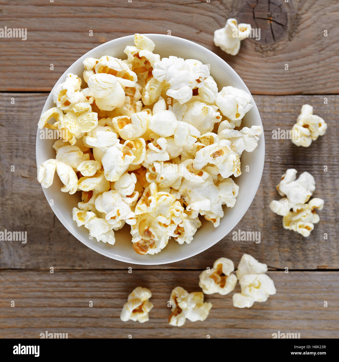 Popcorn close-up on wooden table top view Stock Photo - Alamy