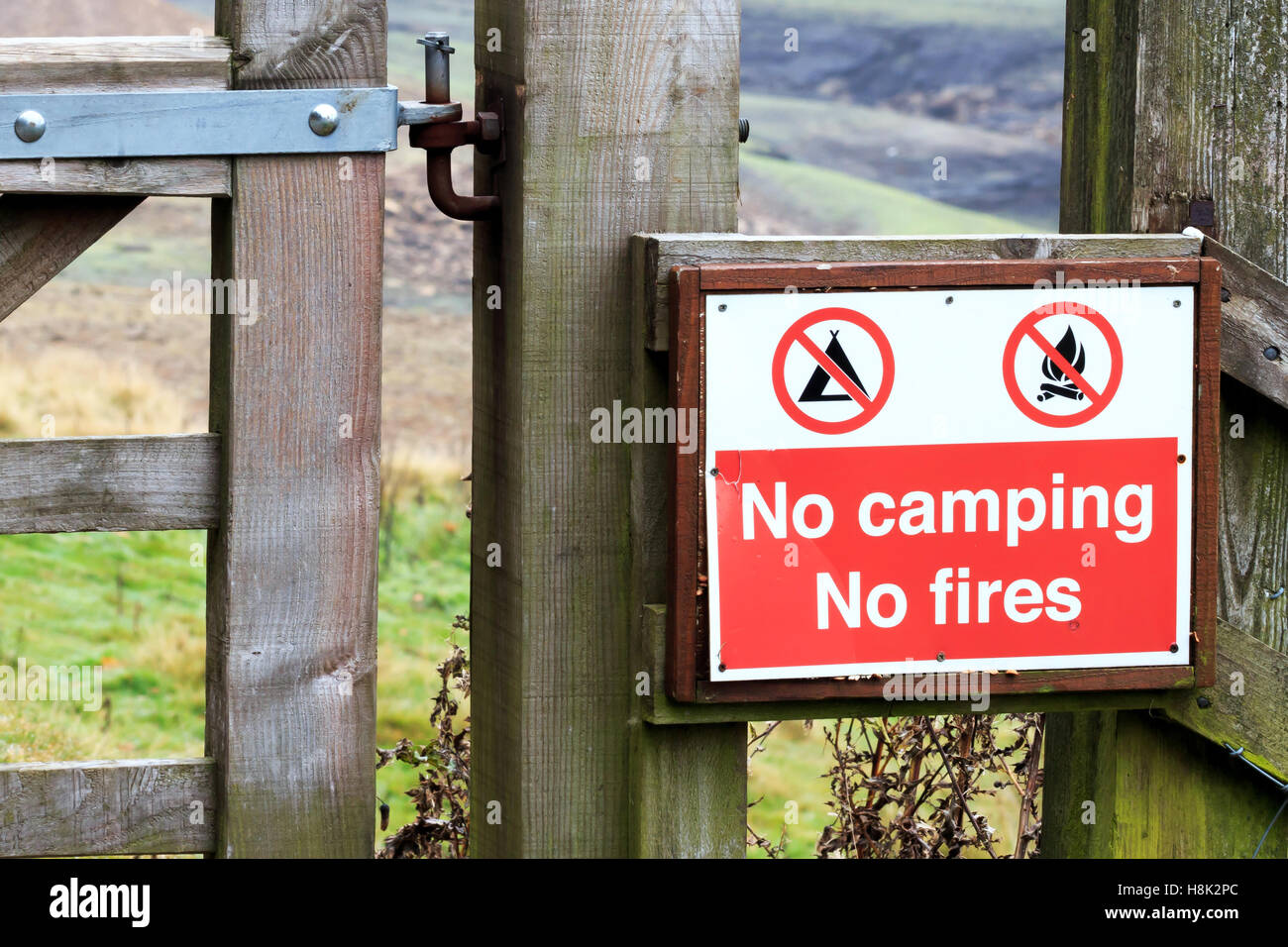 Campfire warning hi-res stock photography and images - Alamy