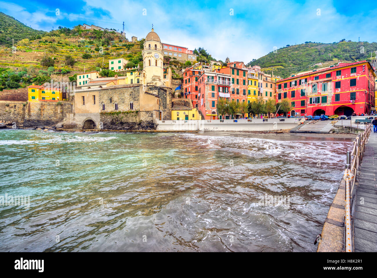 Vernazza fishing village, seascape in Five lands, Cinque Terre National ...
